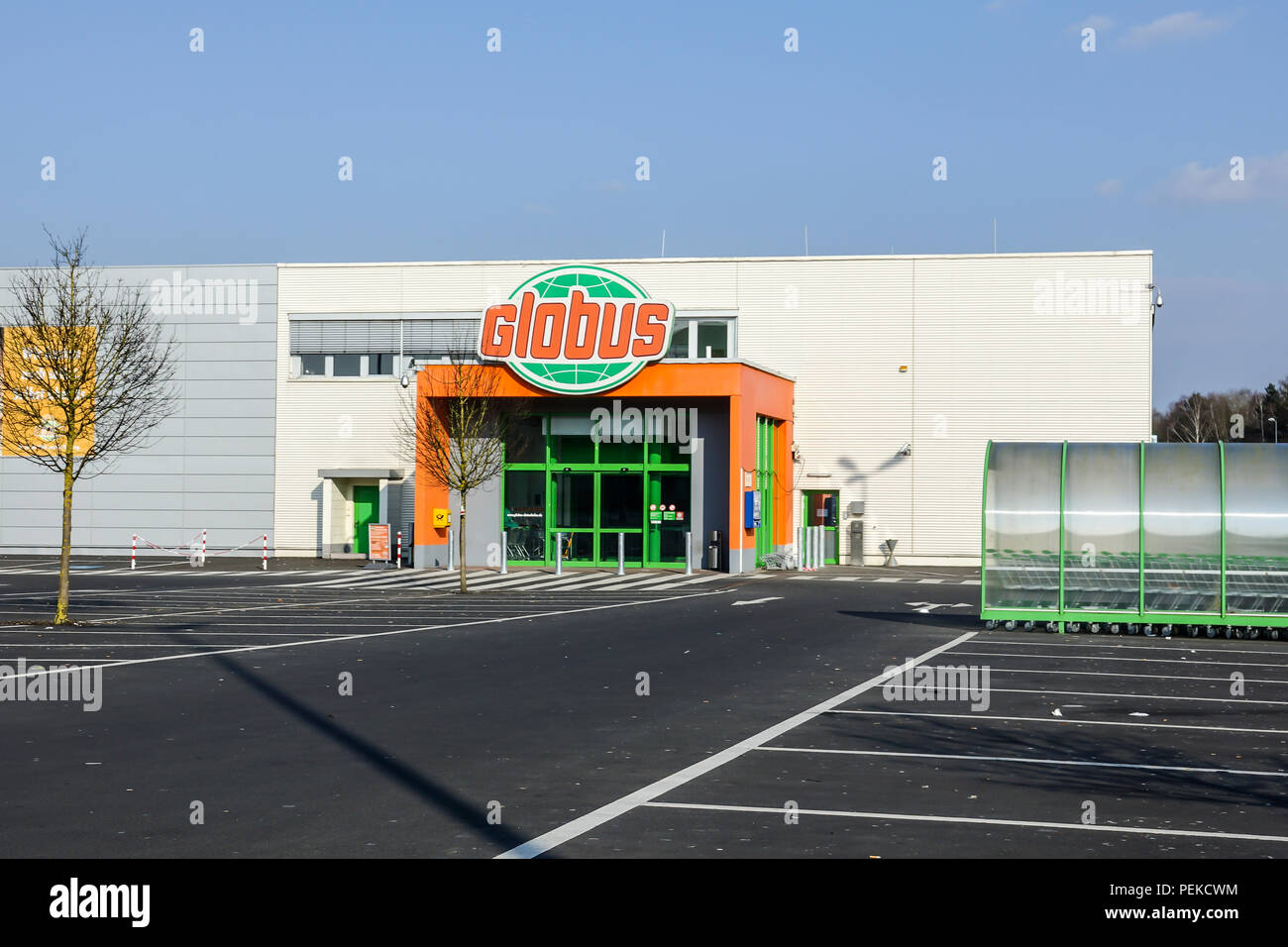 Globus logo hi-res stock photography and images - Alamy