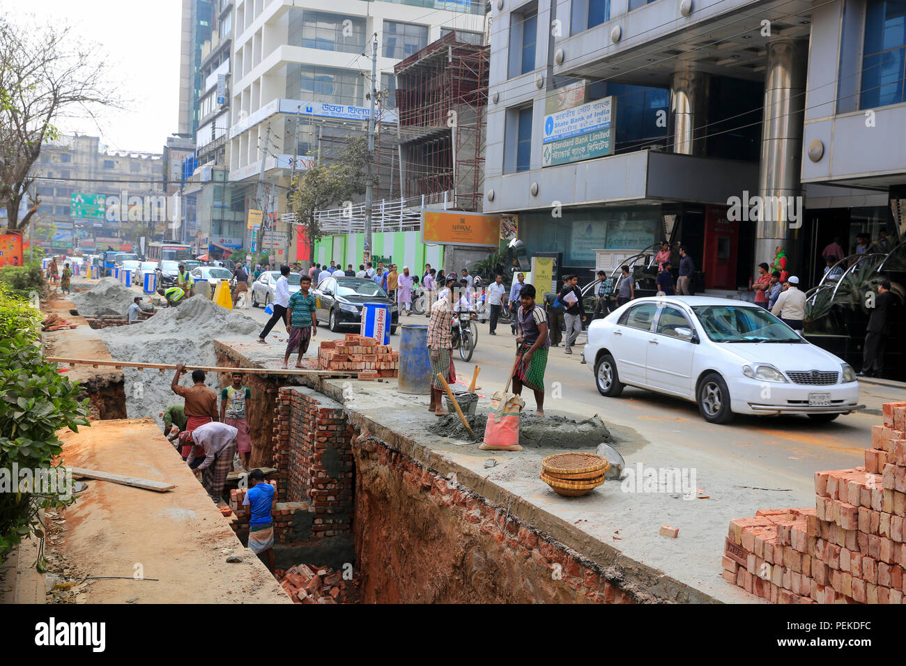 The Gulshan Avenue dug up by Dhaka Wasa for installing storm-water ...