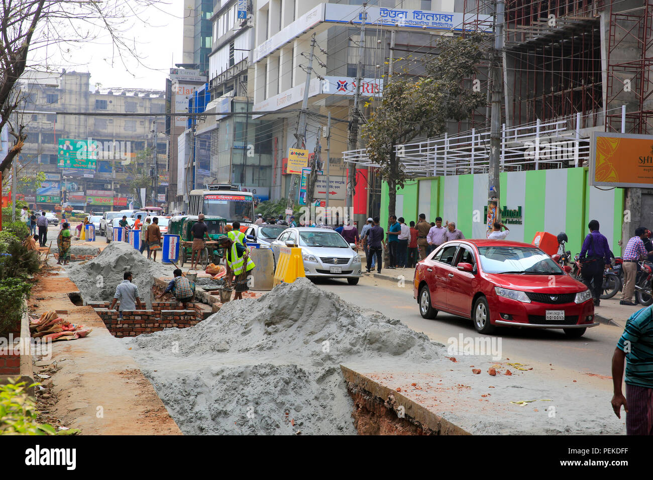 The Gulshan Avenue dug up by Dhaka Wasa for installing storm-water ...