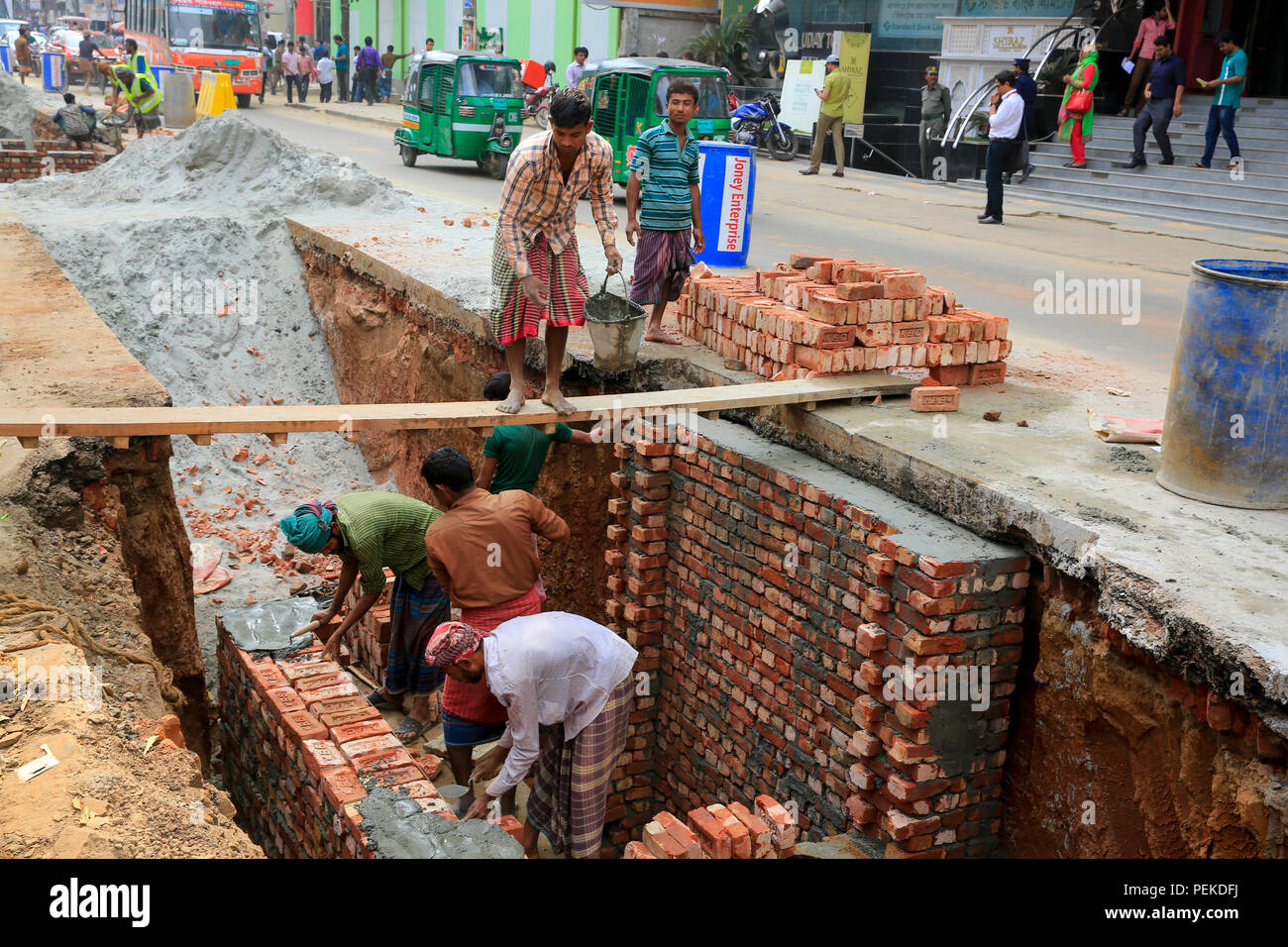 The Gulshan Avenue dug up by Dhaka Wasa for installing storm-water ...