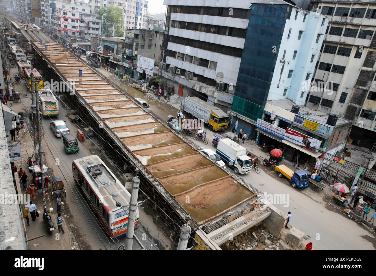 Construction work of Moghbazar-Mouchak flyover in Dhaka, Bangladesh ...
