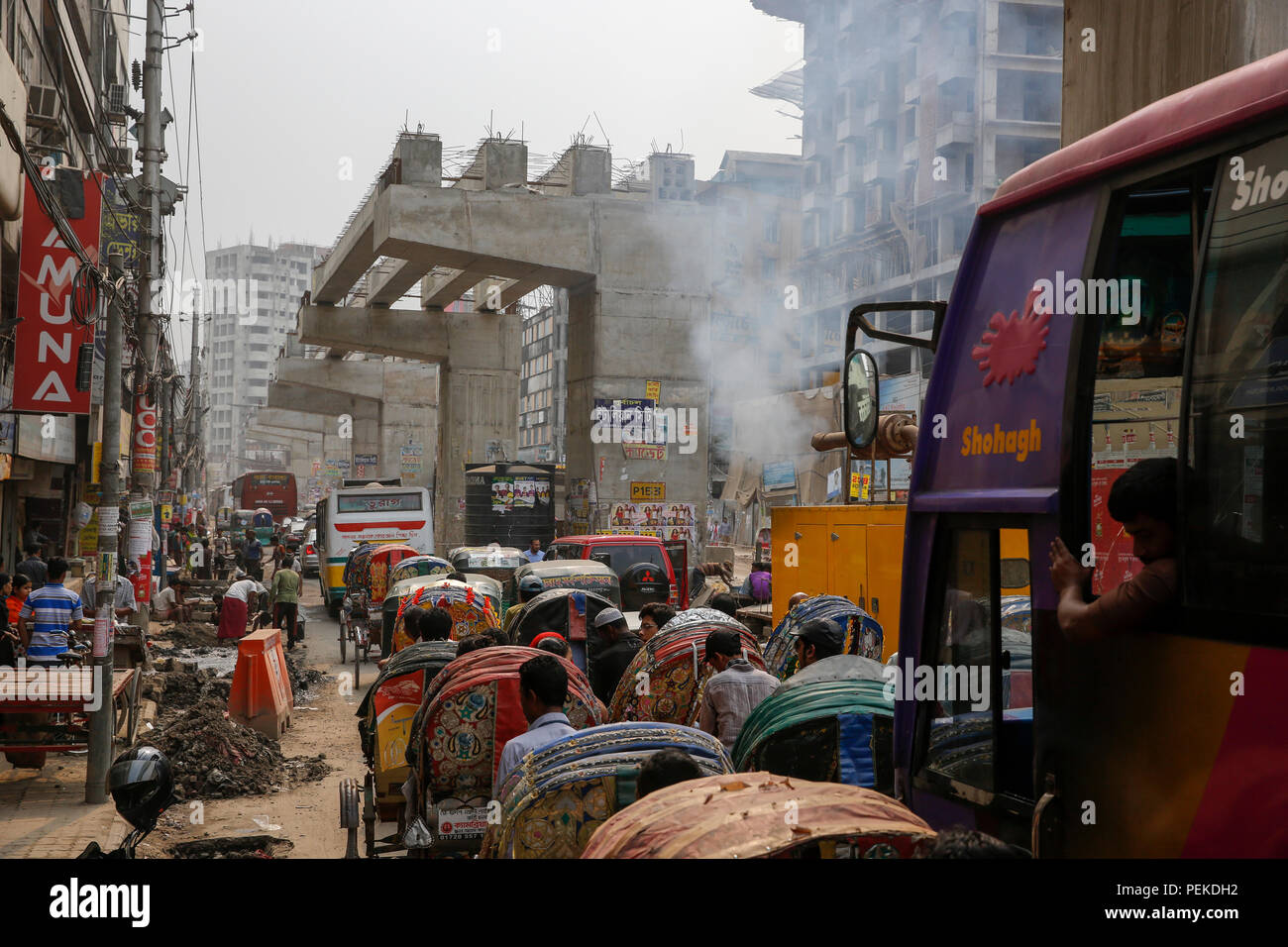Road bridge flyover street light hi-res stock photography and images ...