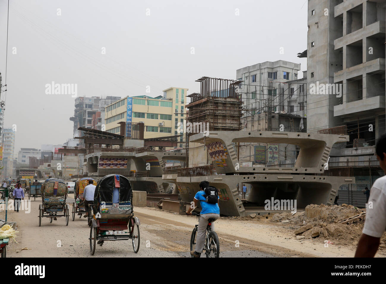 Construction work of Moghbazar-Mouchak flyover in Dhaka, Bangladesh ...