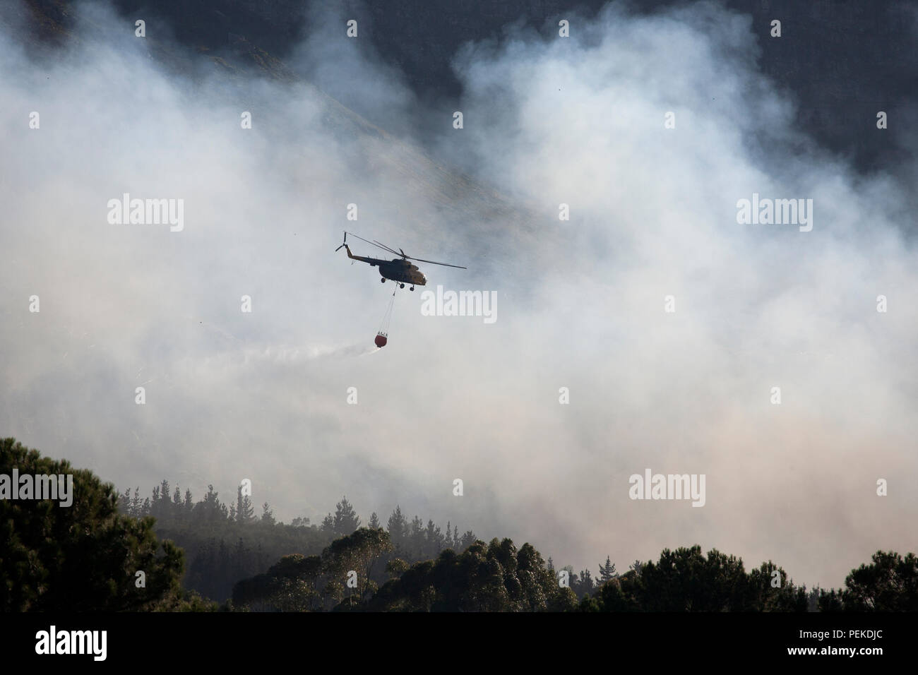Helicopter fighting forest fires Stock Photo - Alamy