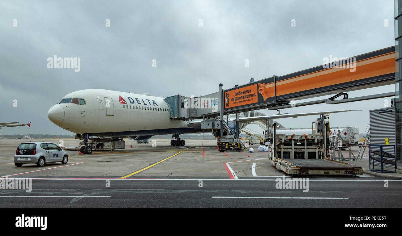 Air terminals hi-res stock photography and images - Alamy