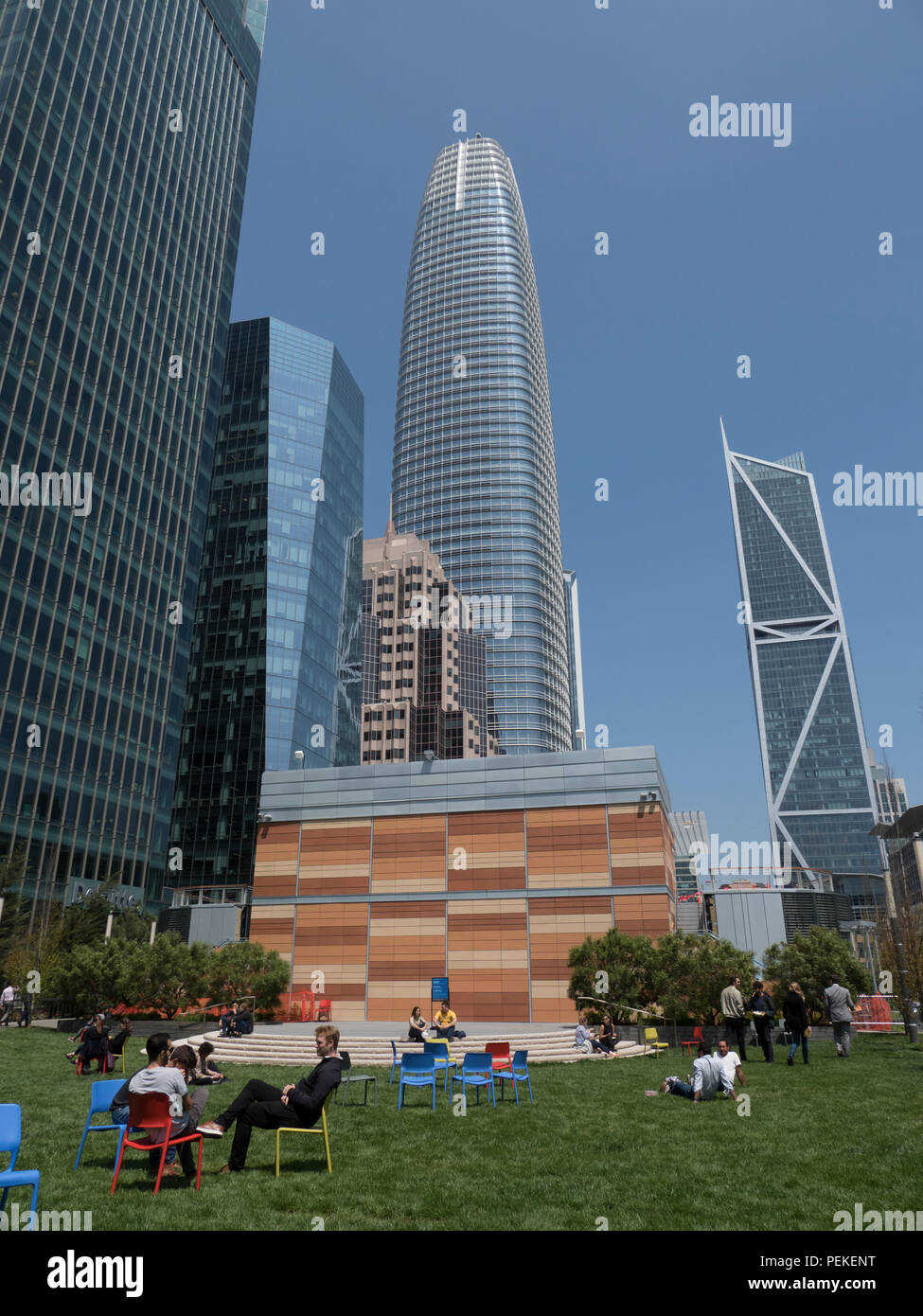 Salesforce Park sits on top of the Salesforce Transit Center in ...