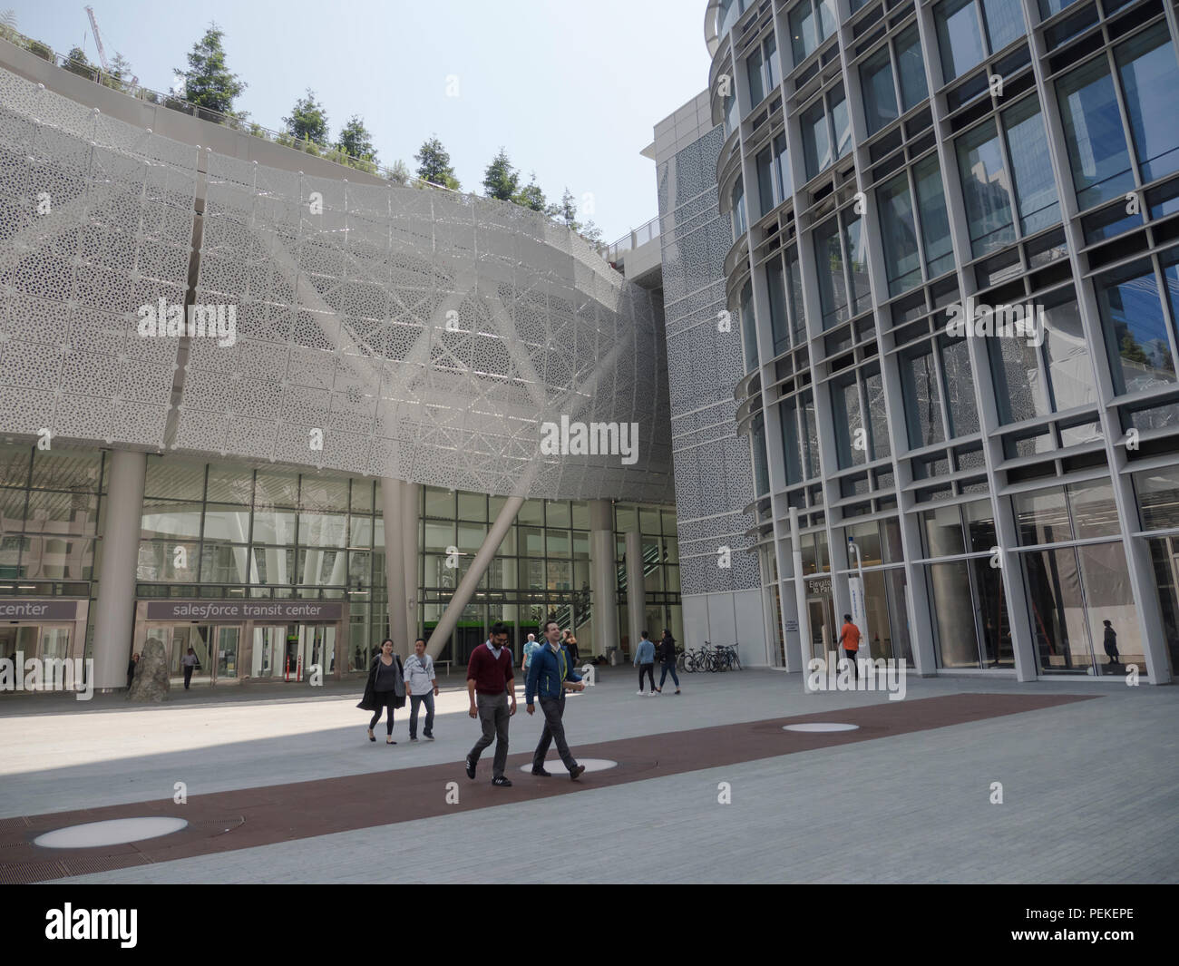 Salesforce Transit Center and Salesforce Tower in downtown San ...