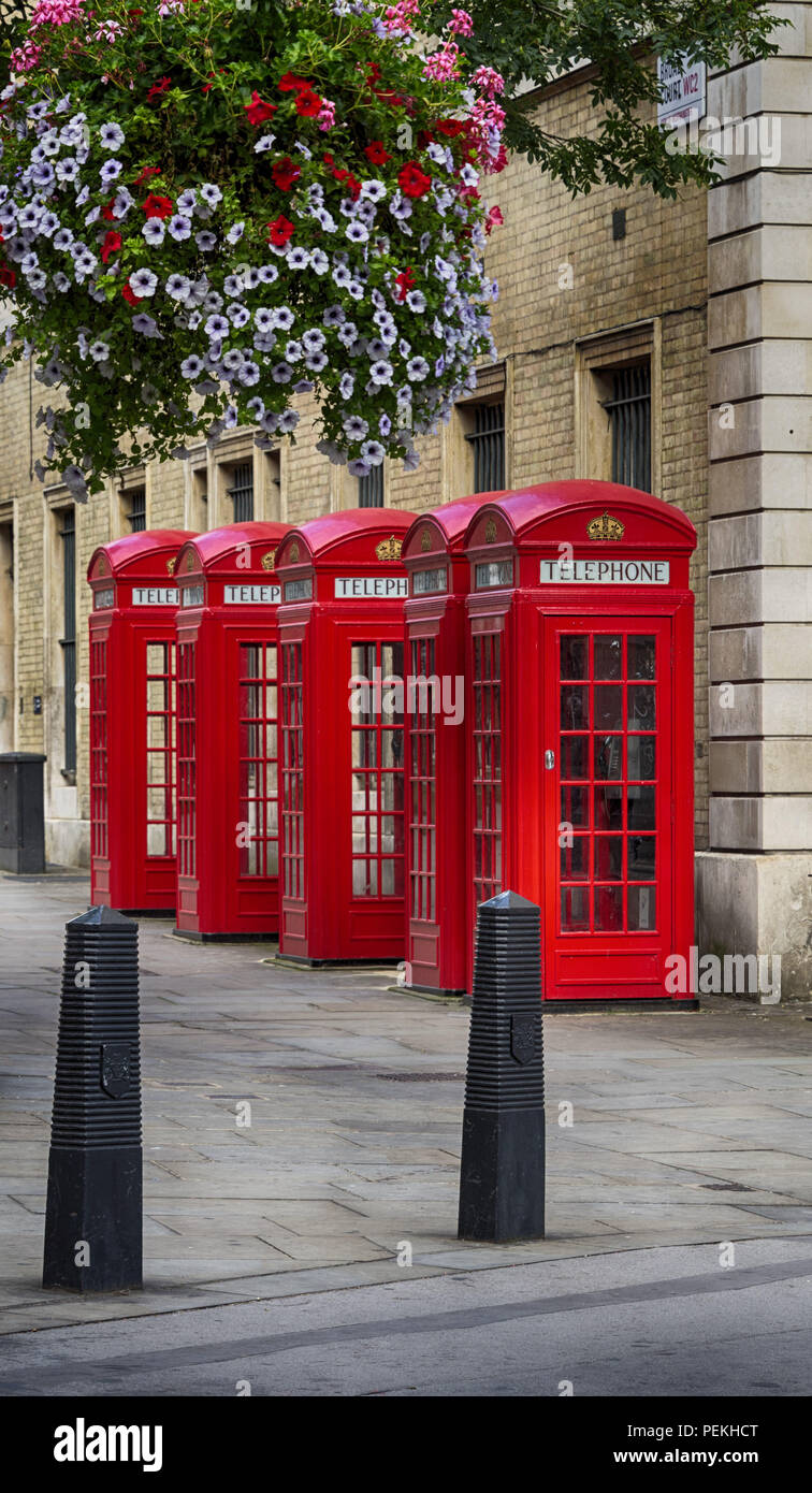 4 red telephone boxes hi-res stock photography and images - Alamy