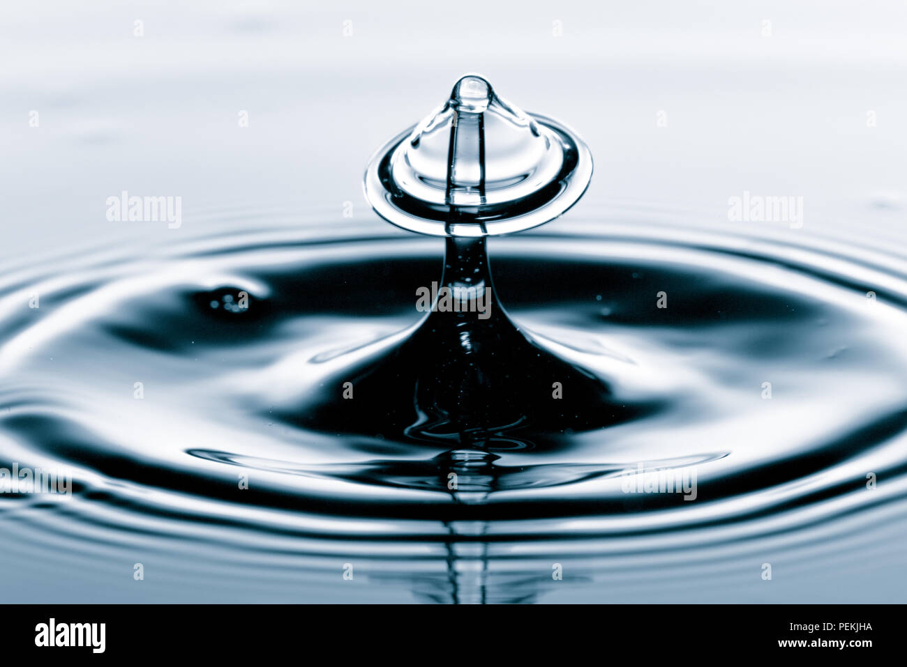 splash of the falling drops of water, collision drops Stock Photo - Alamy