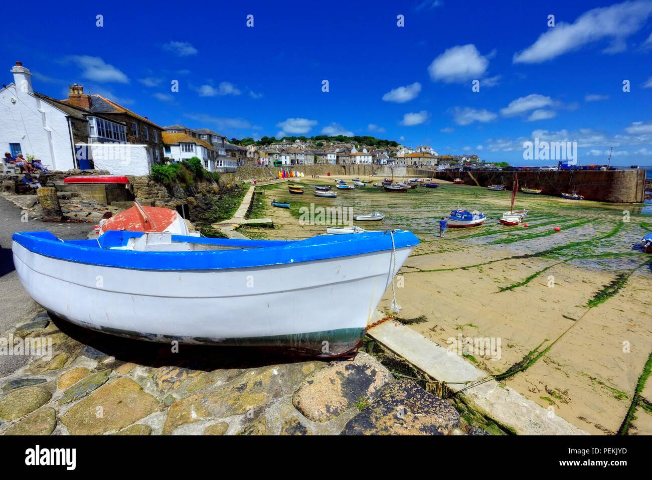 Boat on dry land hi-res stock photography and images - Alamy