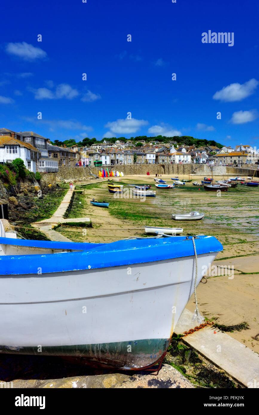 Boat on dry land hi-res stock photography and images - Alamy