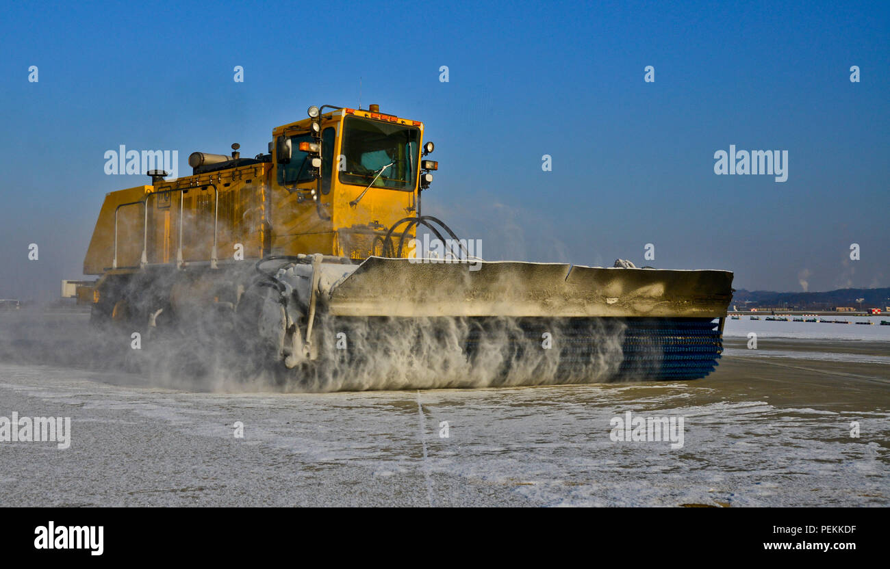 Runway sweeper hi-res stock photography and images - Alamy