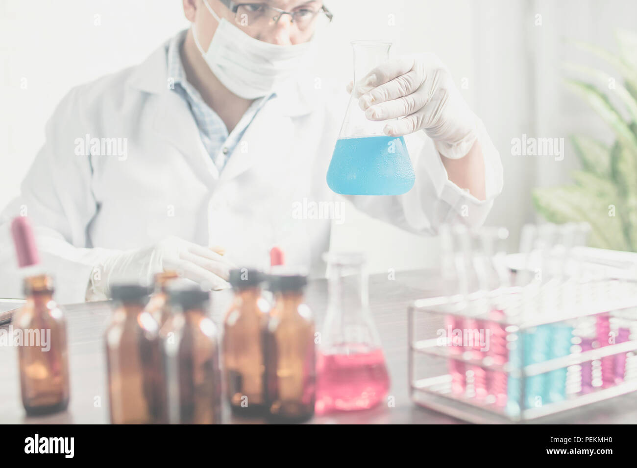 Scientist hand holding flask in hi-res stock photography and images - Alamy