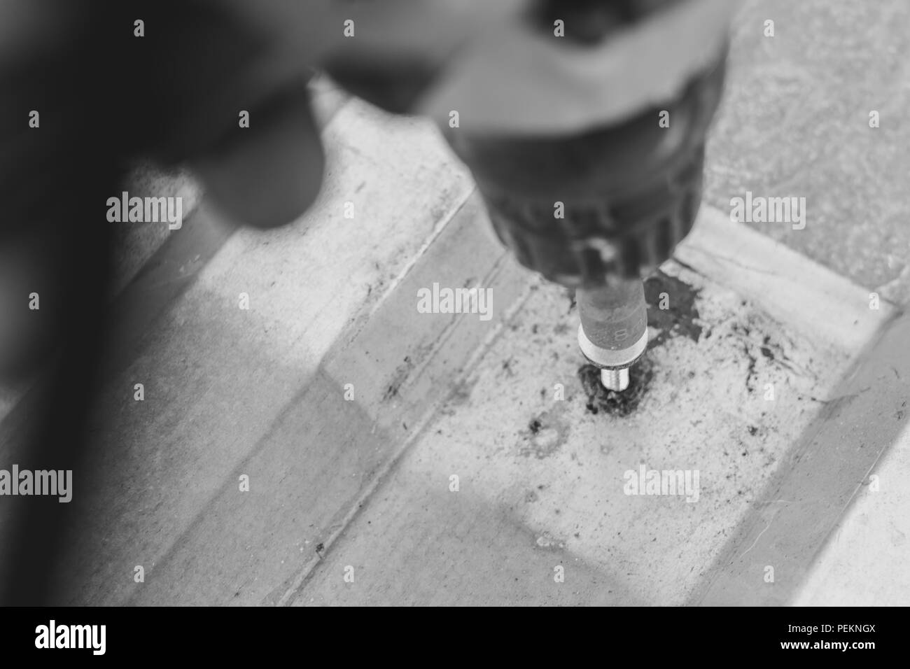 Worker roofing house Black and White Stock Photos & Images - Alamy