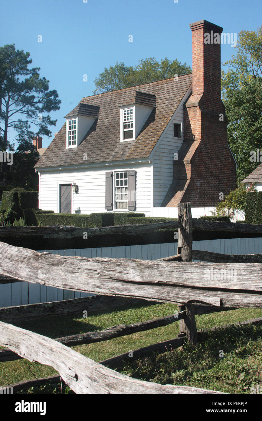 Old house in Colonial Williamsburg, Virginia Stock Photo - Alamy
