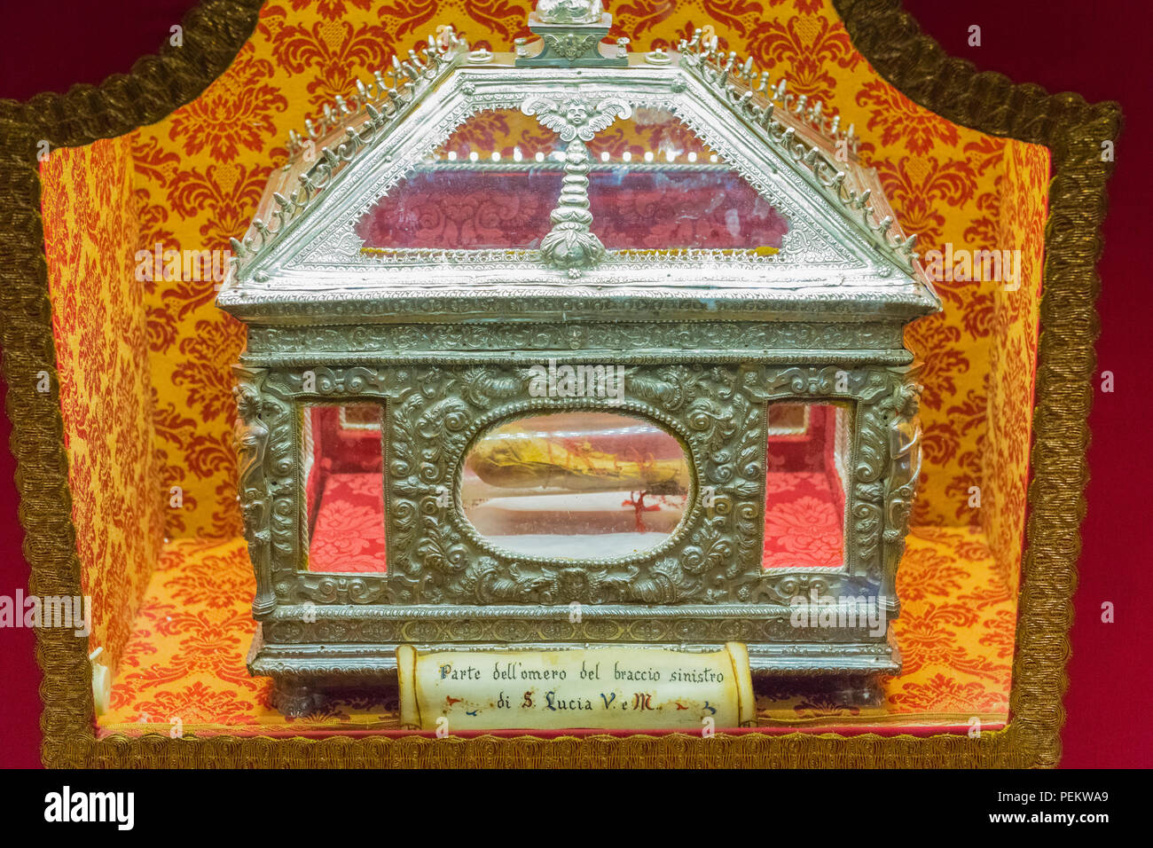 Duomo di siracusa siracusa sicily hi-res stock photography and images ...