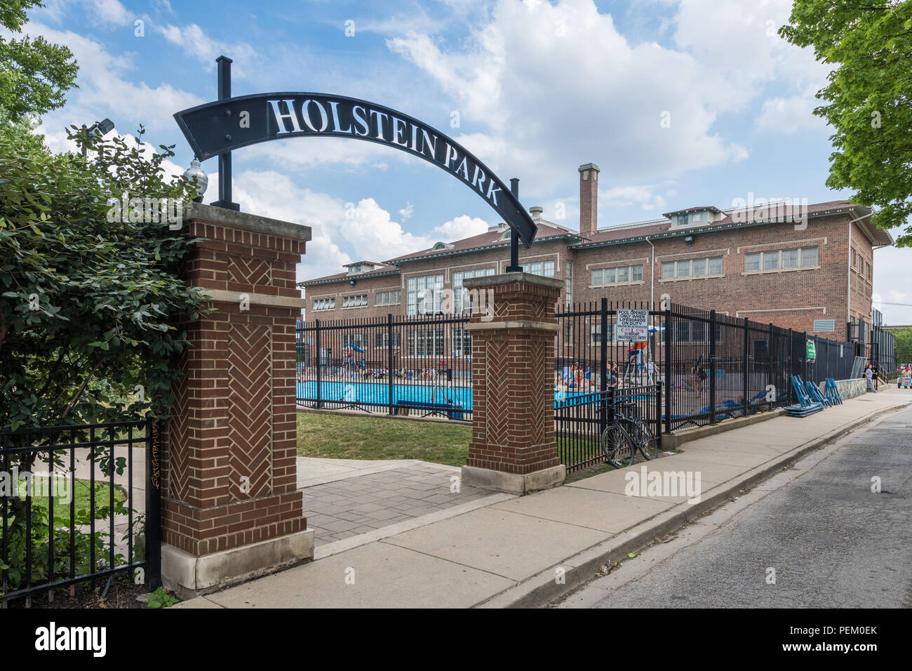Urban outdoor gym equipment park hi-res stock photography and images ...