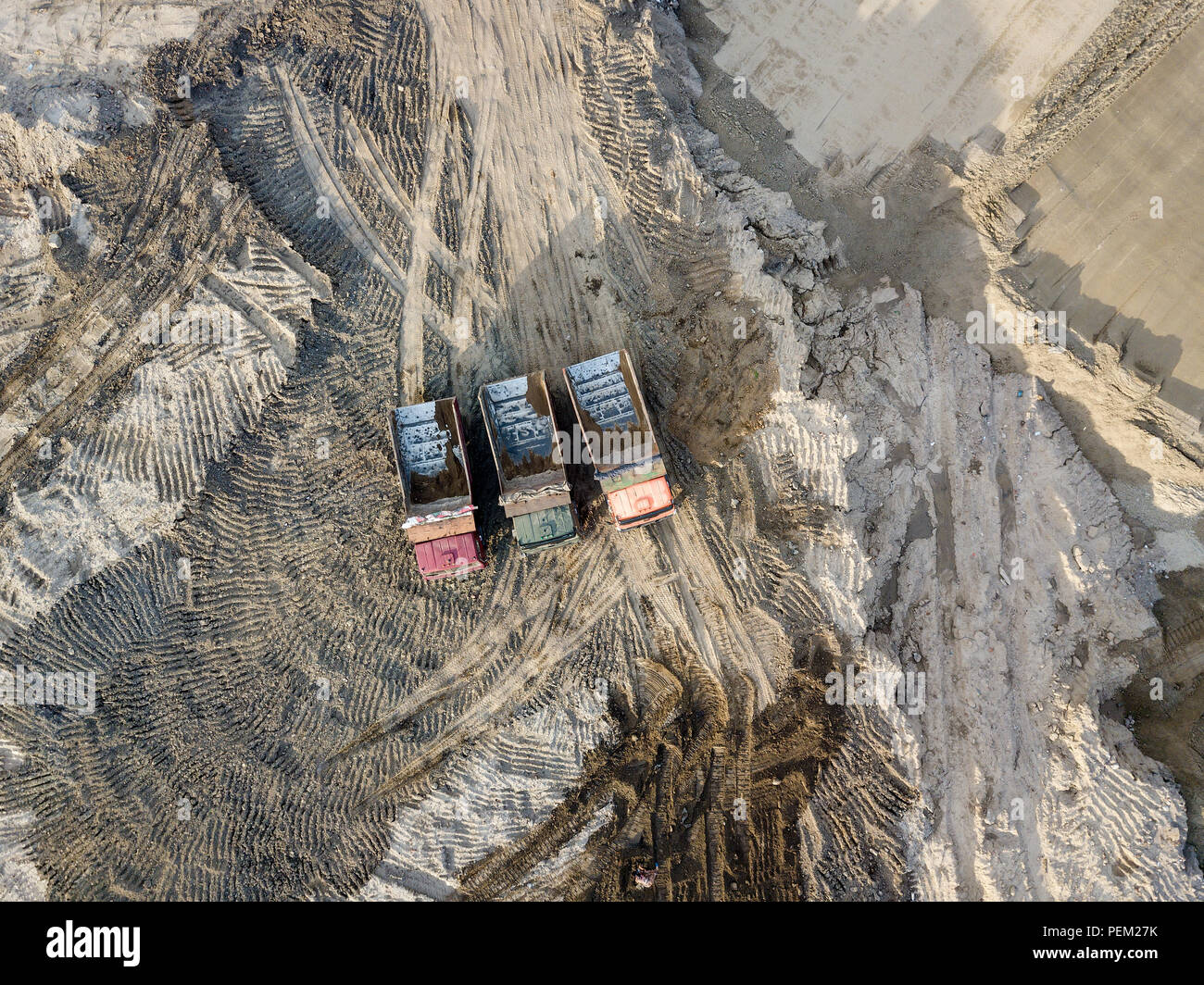 Side tip truck hi-res stock photography and images - Alamy