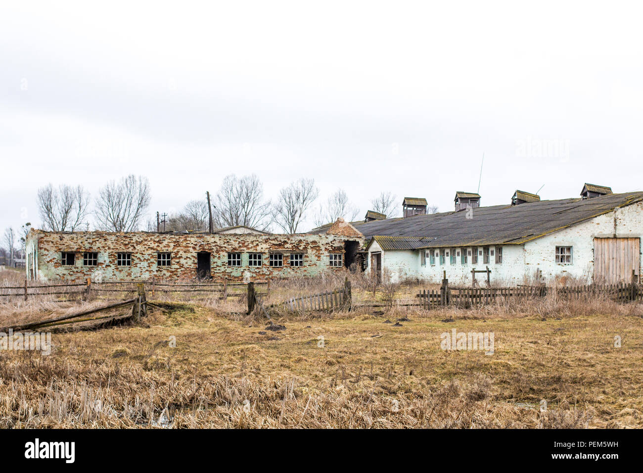 Brick barns hi-res stock photography and images - Alamy