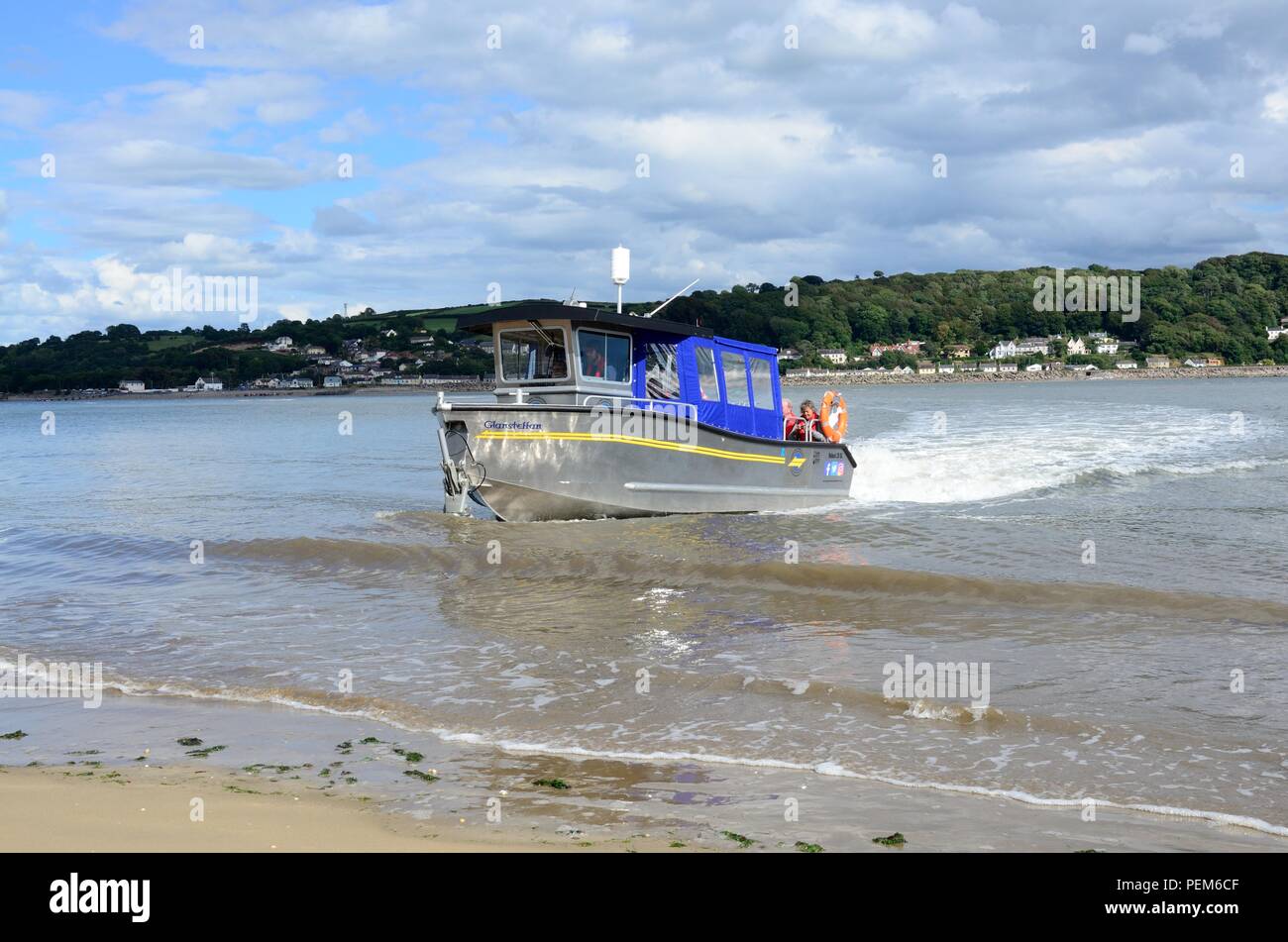 Amphibious boat hi-res stock photography and images - Alamy