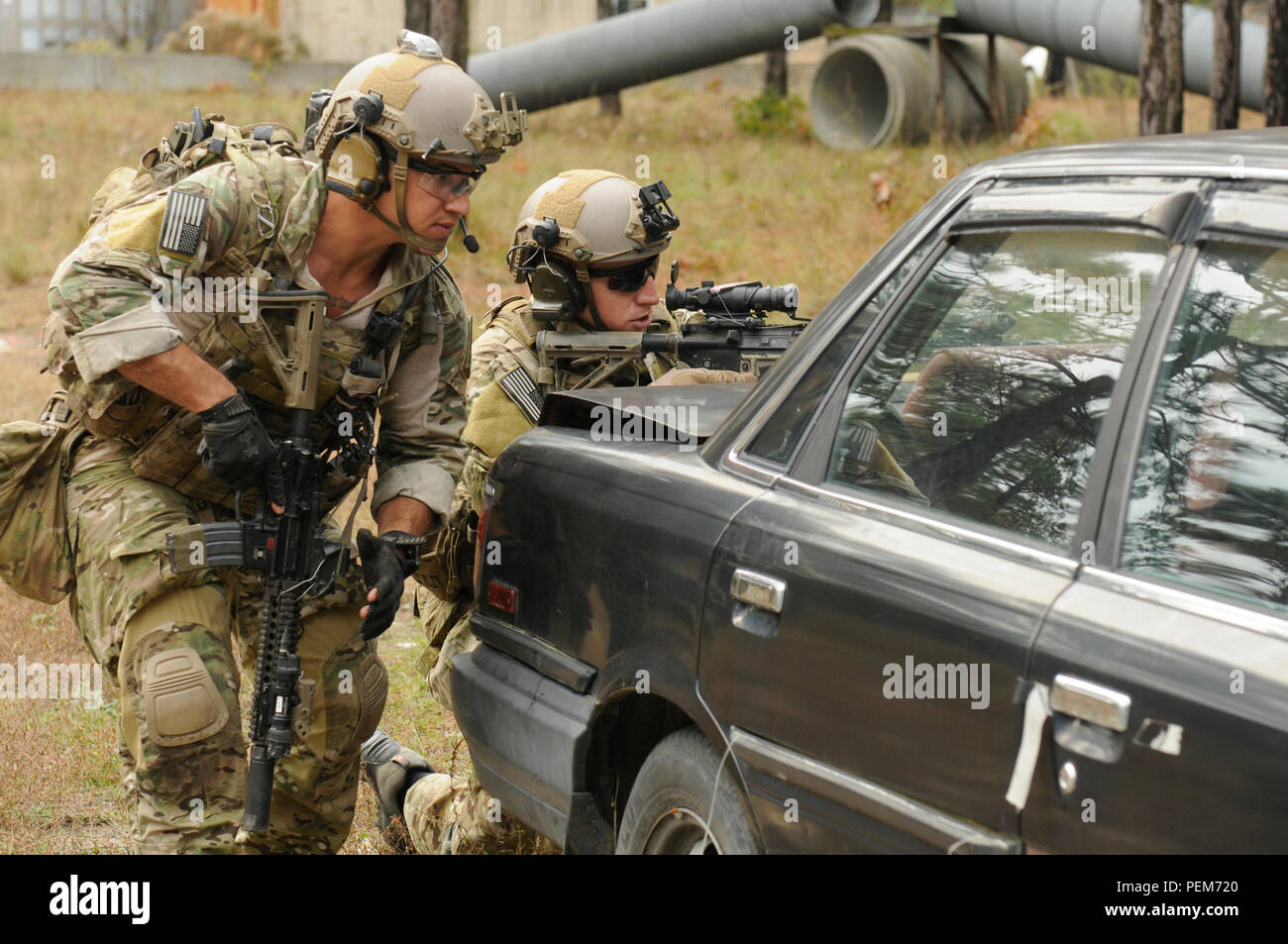Soldiers from the 28th Explosive Ordnance Disposal Company on Fort ...
