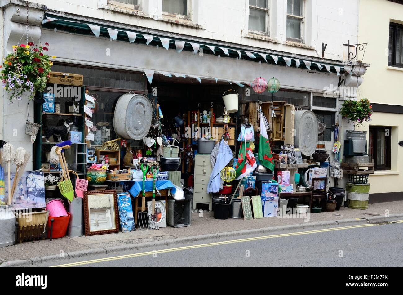 Old ironmongers hi-res stock photography and images - Alamy