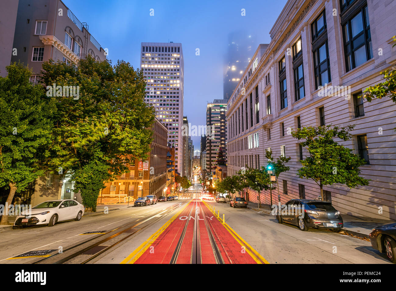 Cable car downtown san francisco hi-res stock photography and images ...