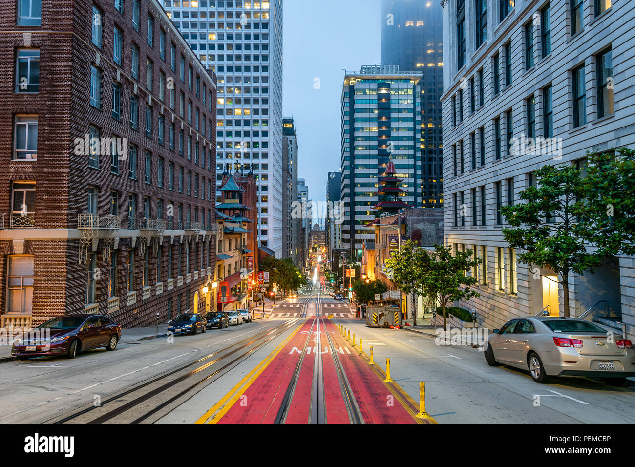 Cable car downtown street hi-res stock photography and images - Alamy