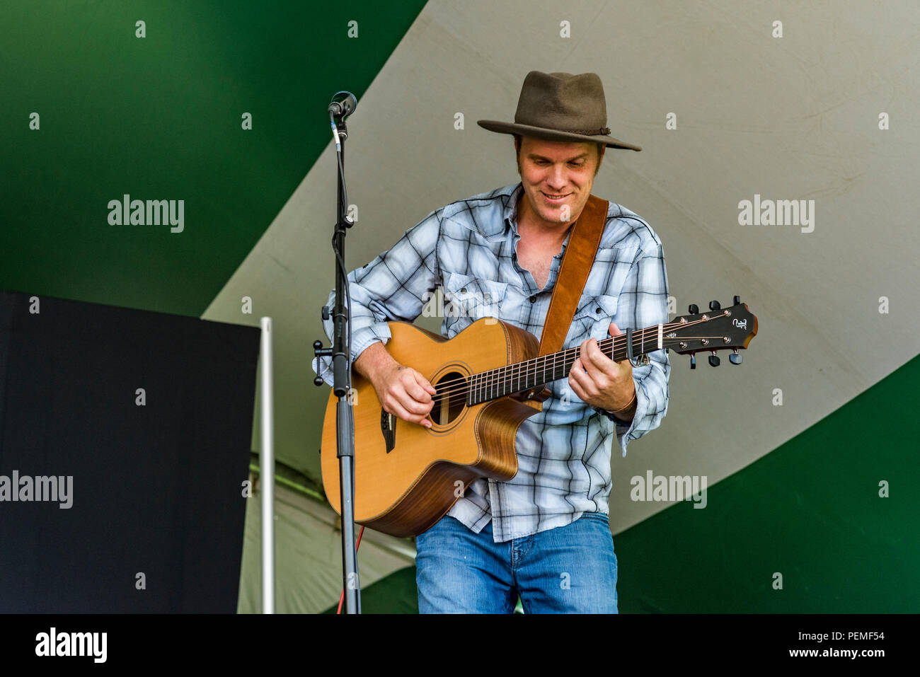 Gunning hi-res stock photography and images - Alamy