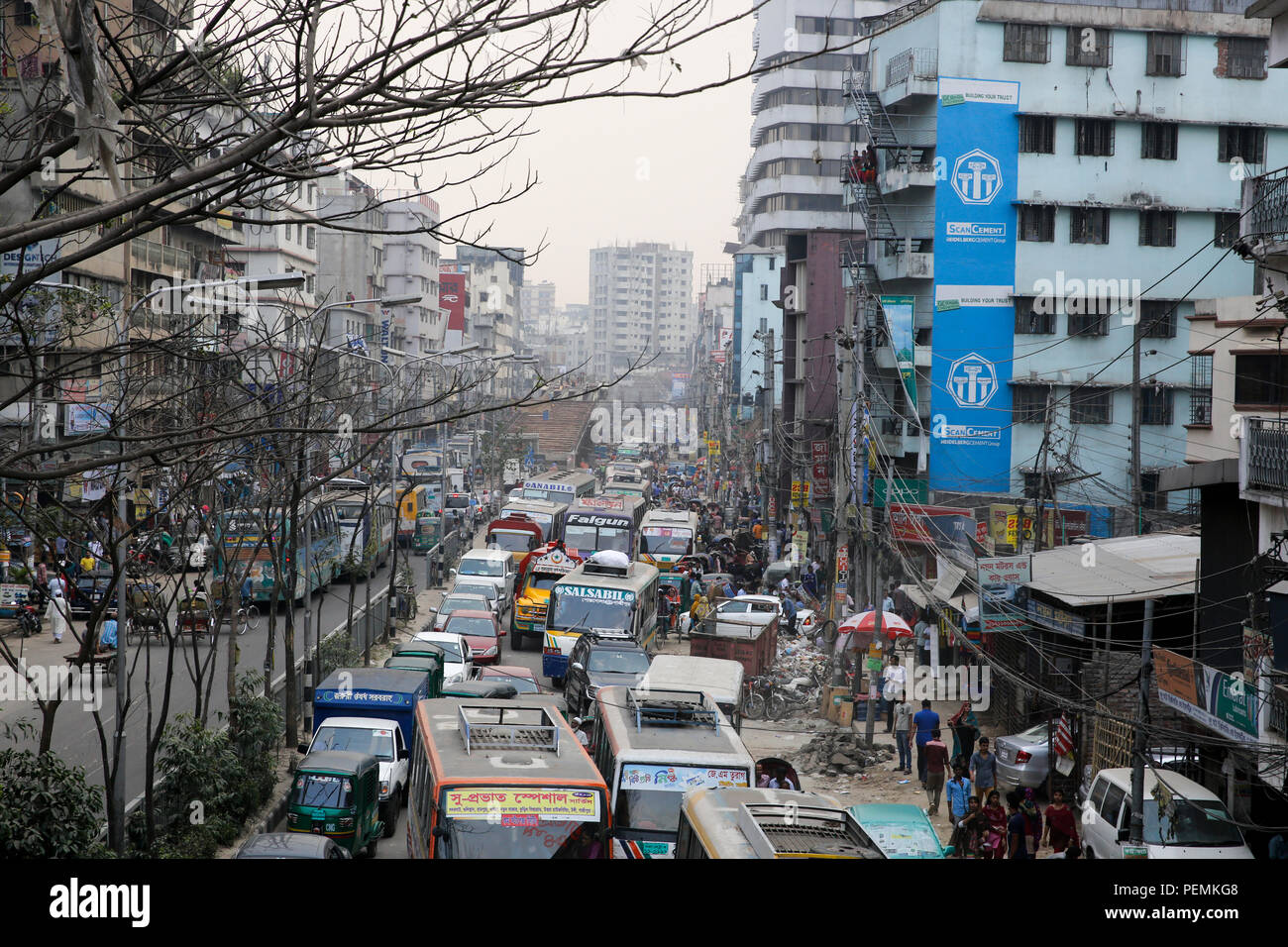 Heavy traffic on the road at Malibagh in Dhaka, Bangladesh Stock Photo ...