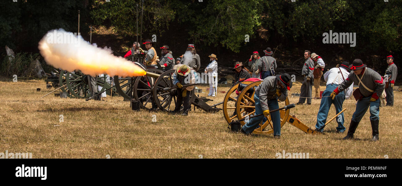 Fire smoke civil war reenactor hi-res stock photography and images - Alamy