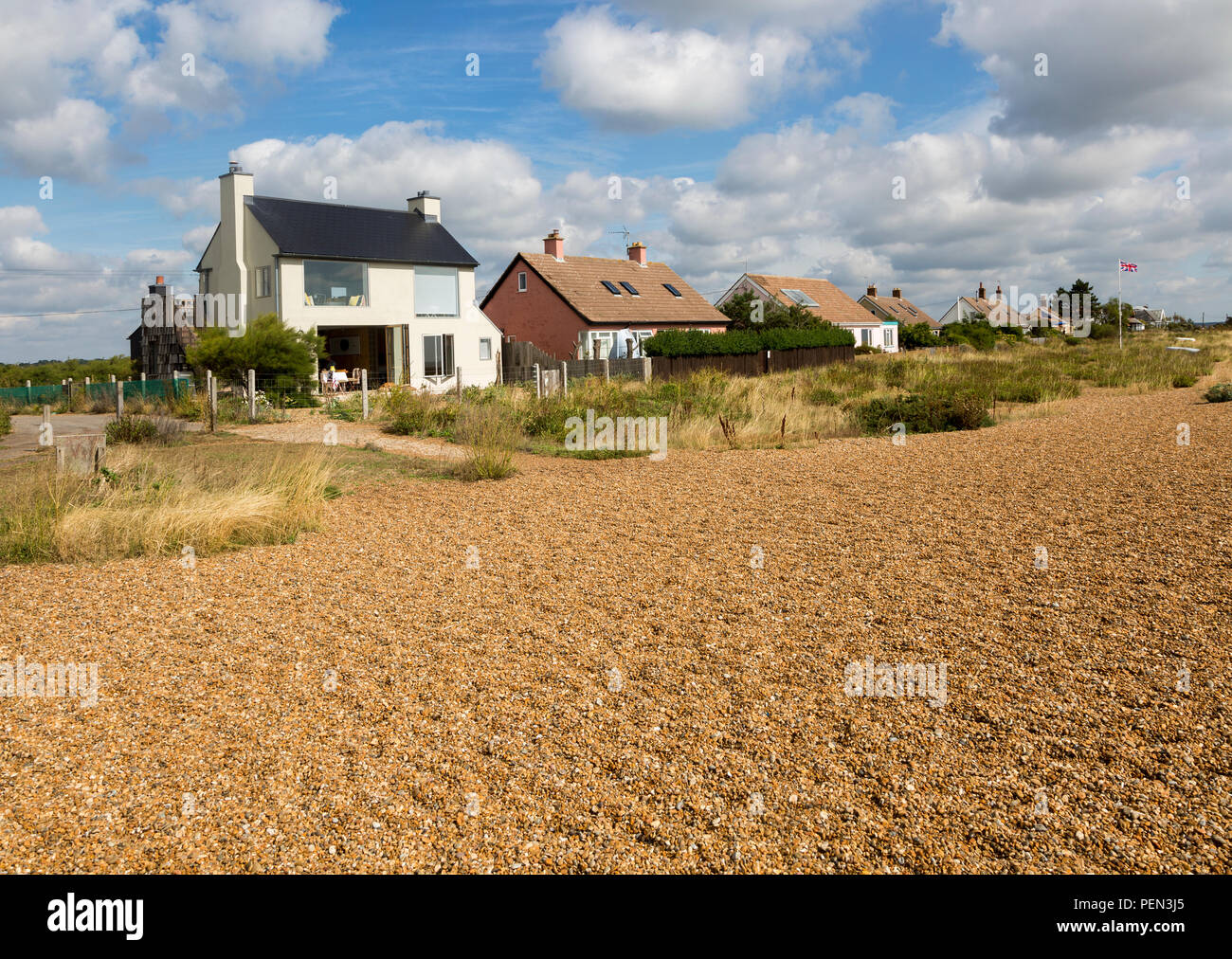 Beach house home shingle street hi-res stock photography and images - Alamy