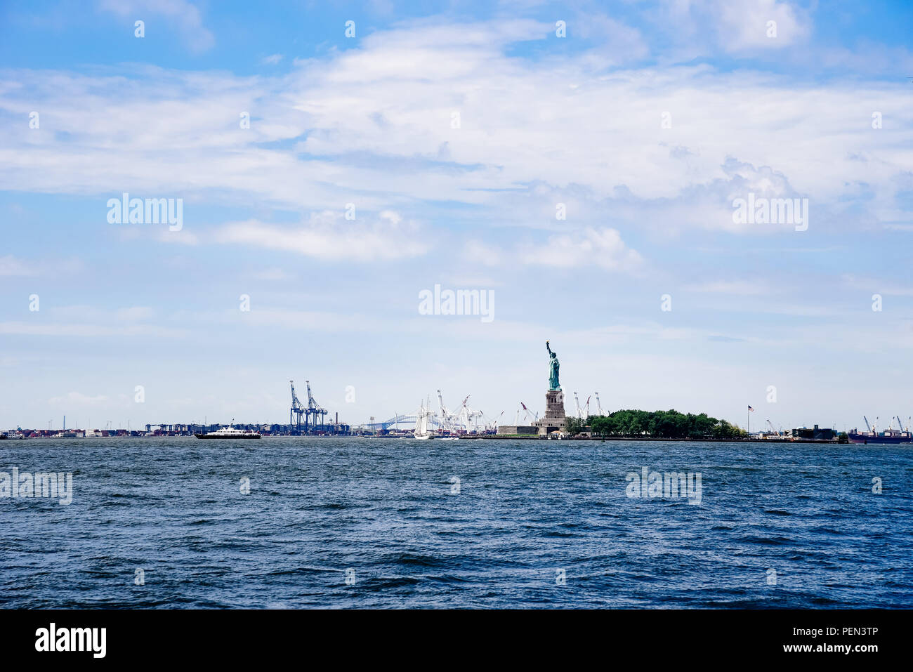 Statue of liberty from battery park hi-res stock photography and images ...