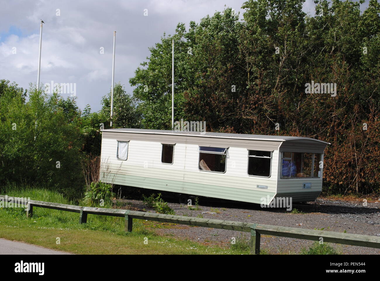 Static caravan with decking hi-res stock photography and images - Alamy