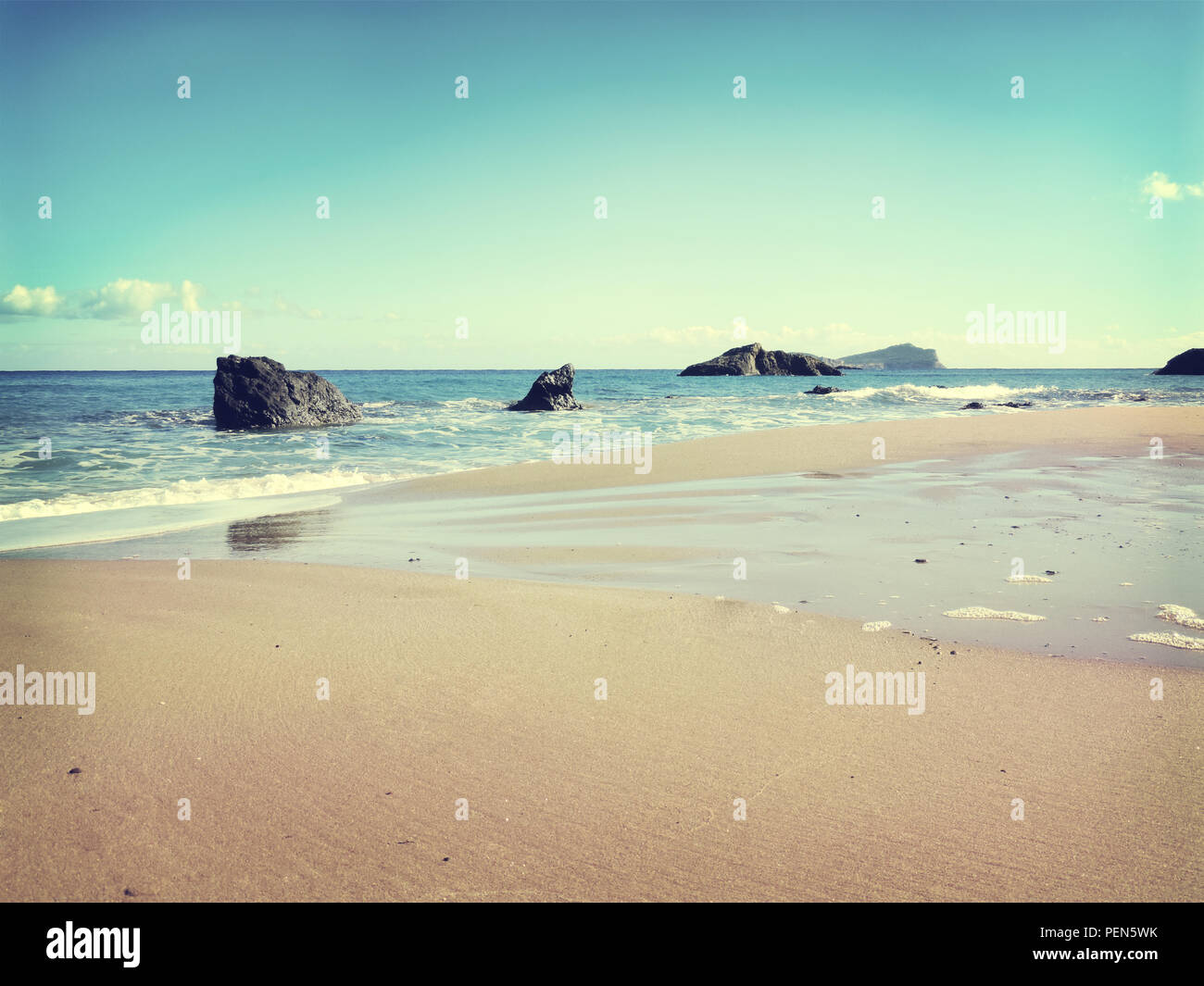 Beach rocks turquoise water hi-res stock photography and images - Alamy