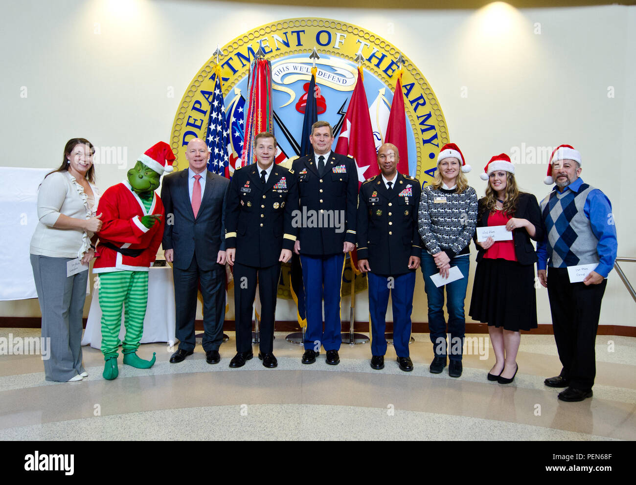 Group of workers posed hi-res stock photography and images - Alamy