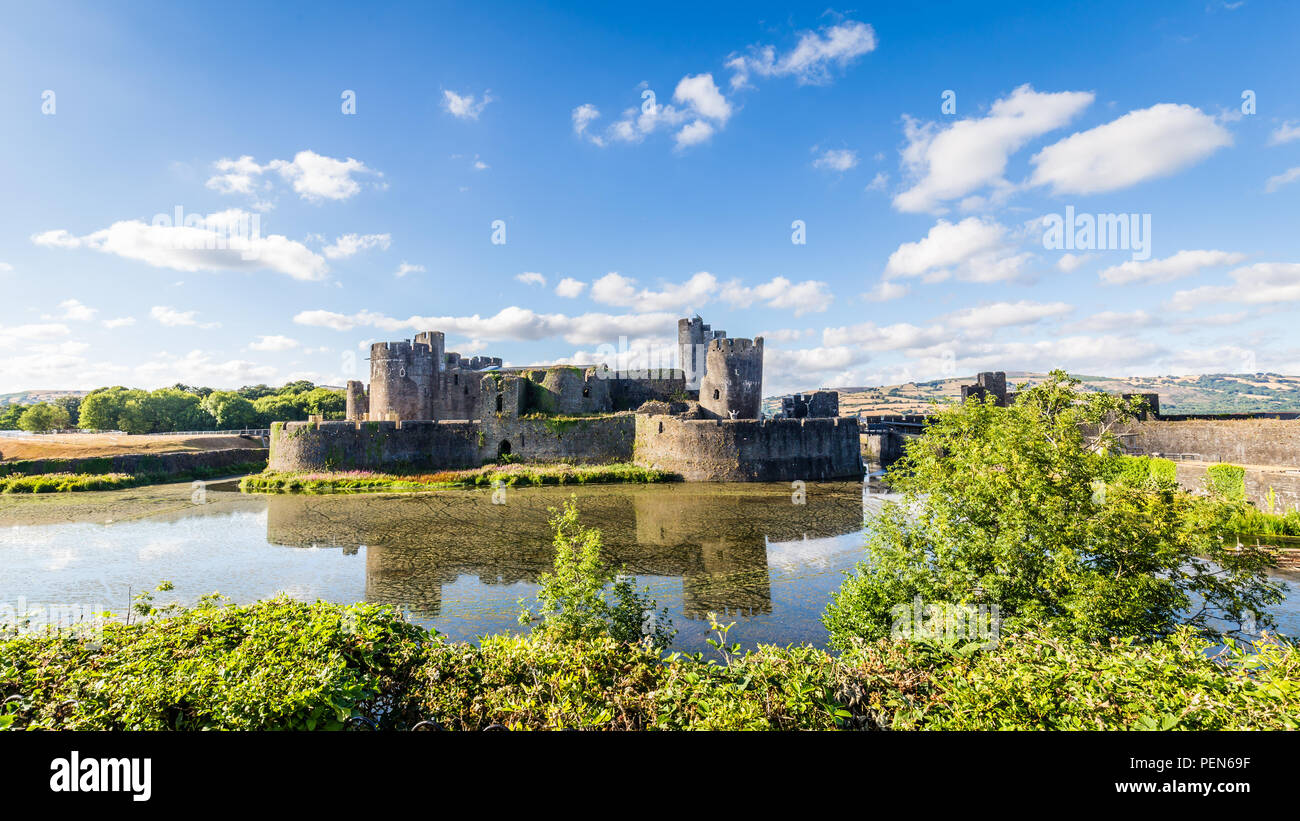 Medieval ruins caerphilly castle hi-res stock photography and images ...