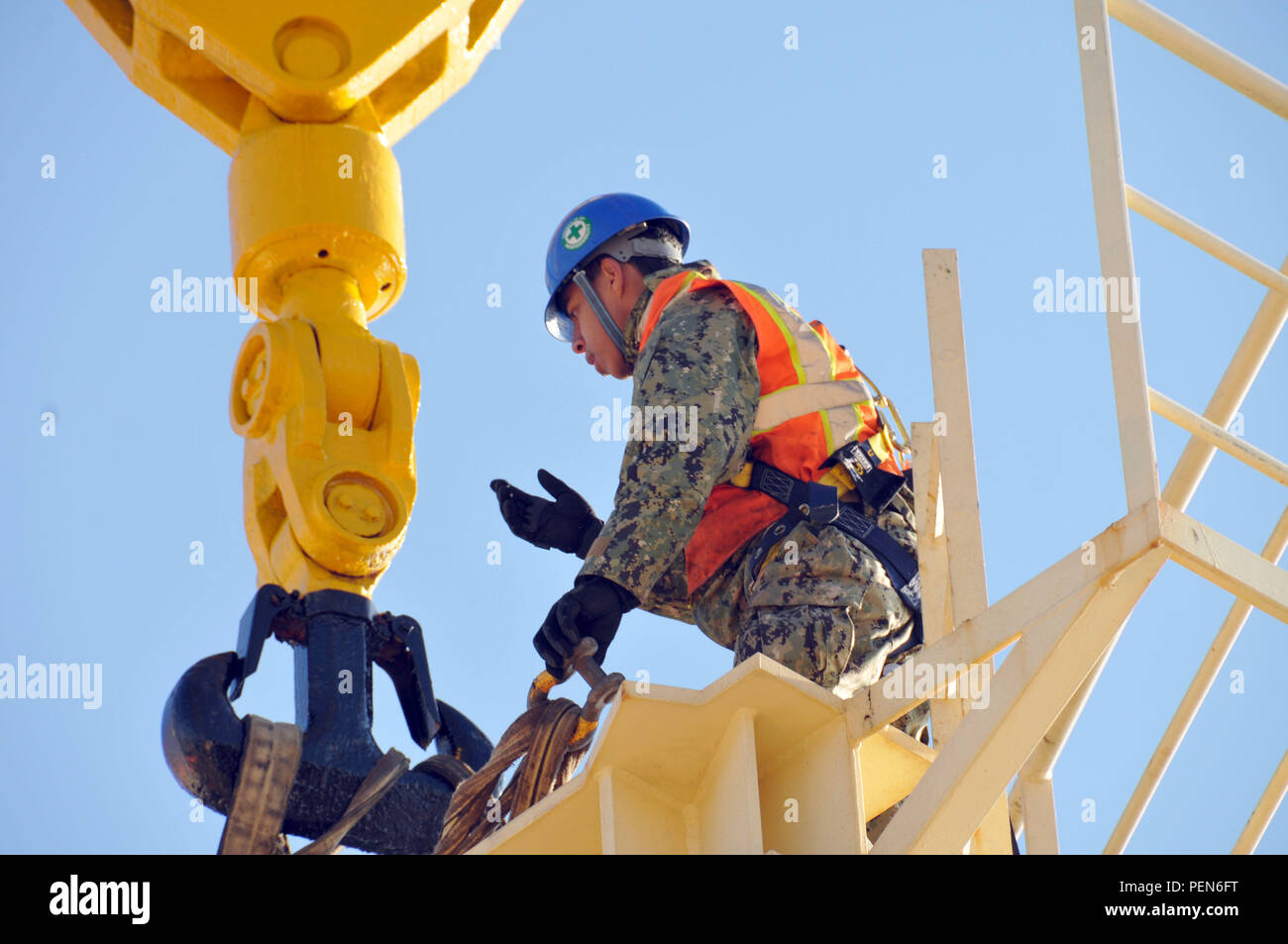 Cargo cradle hi-res stock photography and images - Alamy