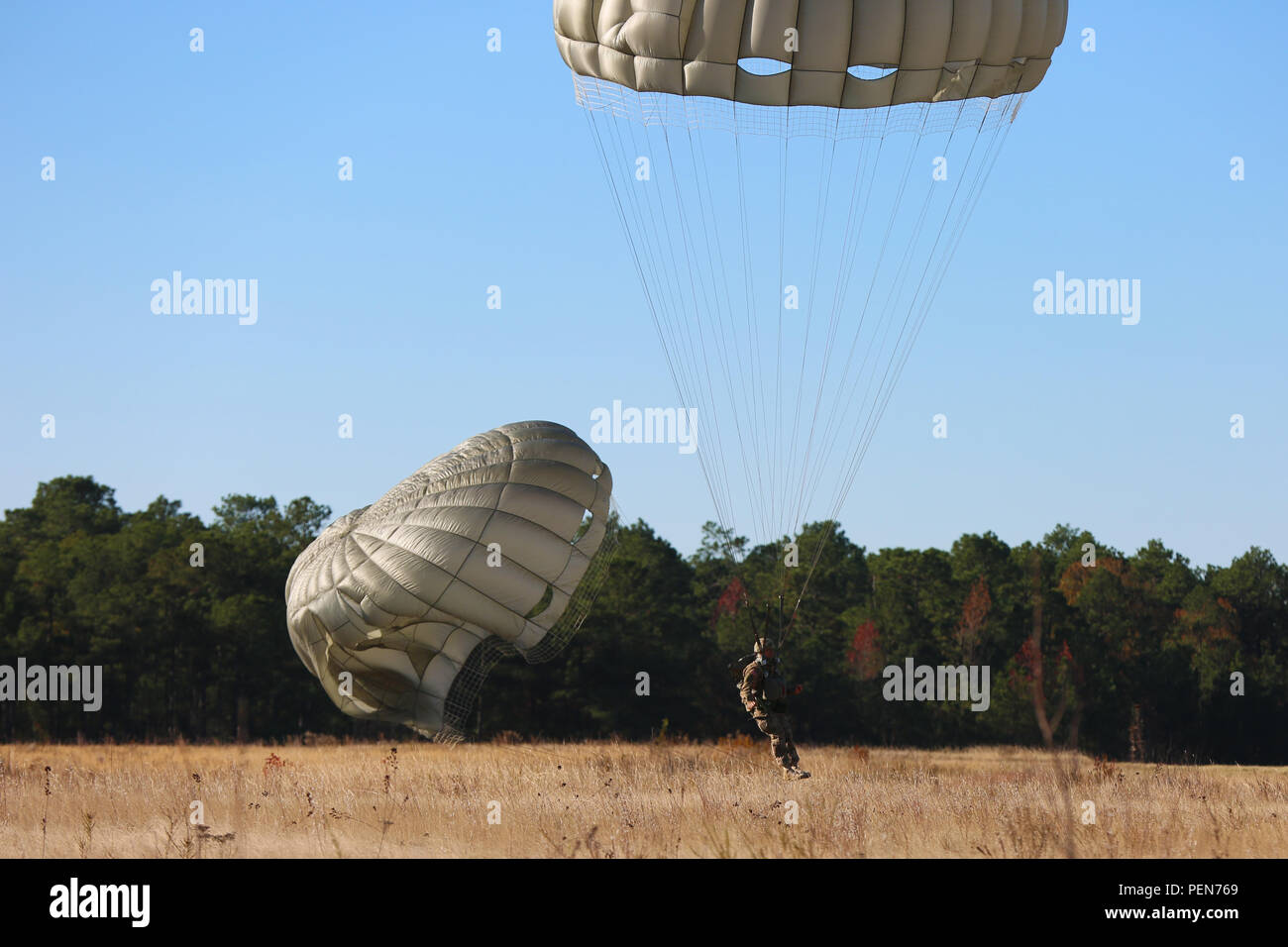 A U.S. Army paratrooper assigned to U.S. Army Spacial Operations ...