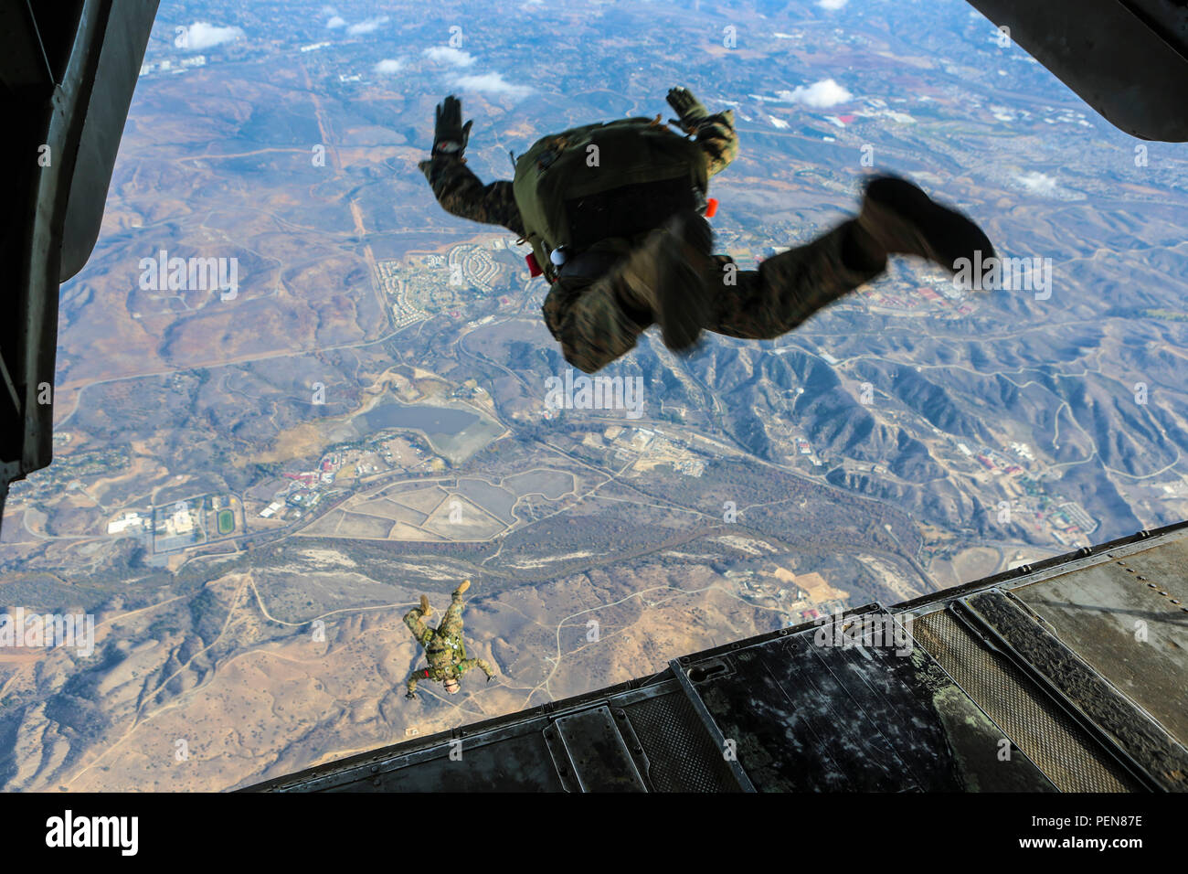 Marines with the 1st Expeditionary Operations Training free fall at ...