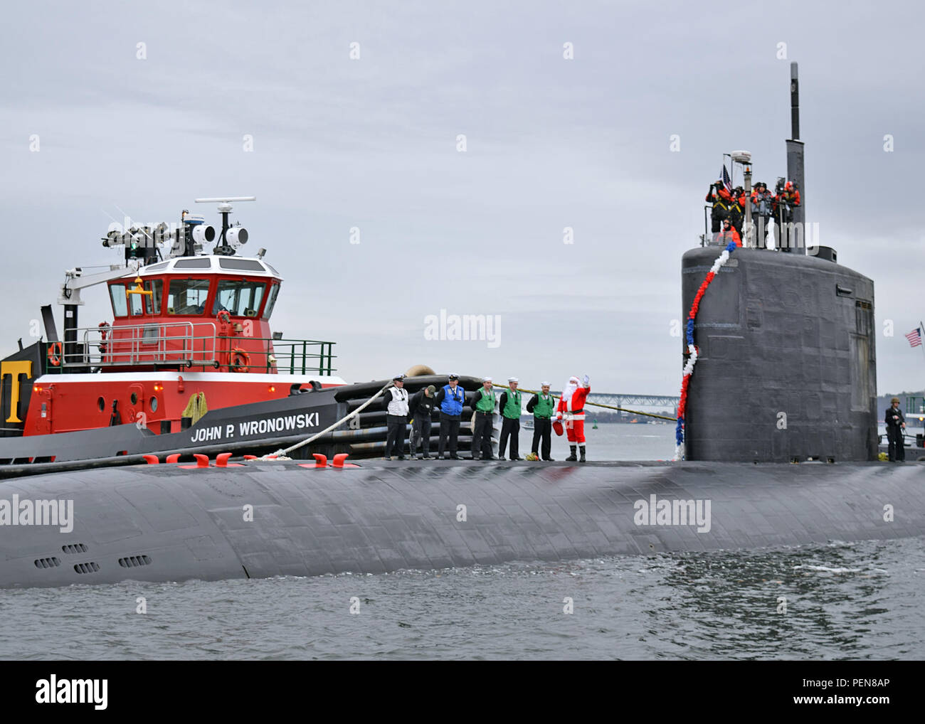 GROTON, Conn. - The Los Angelos class-attack submarine USS Hartford ...