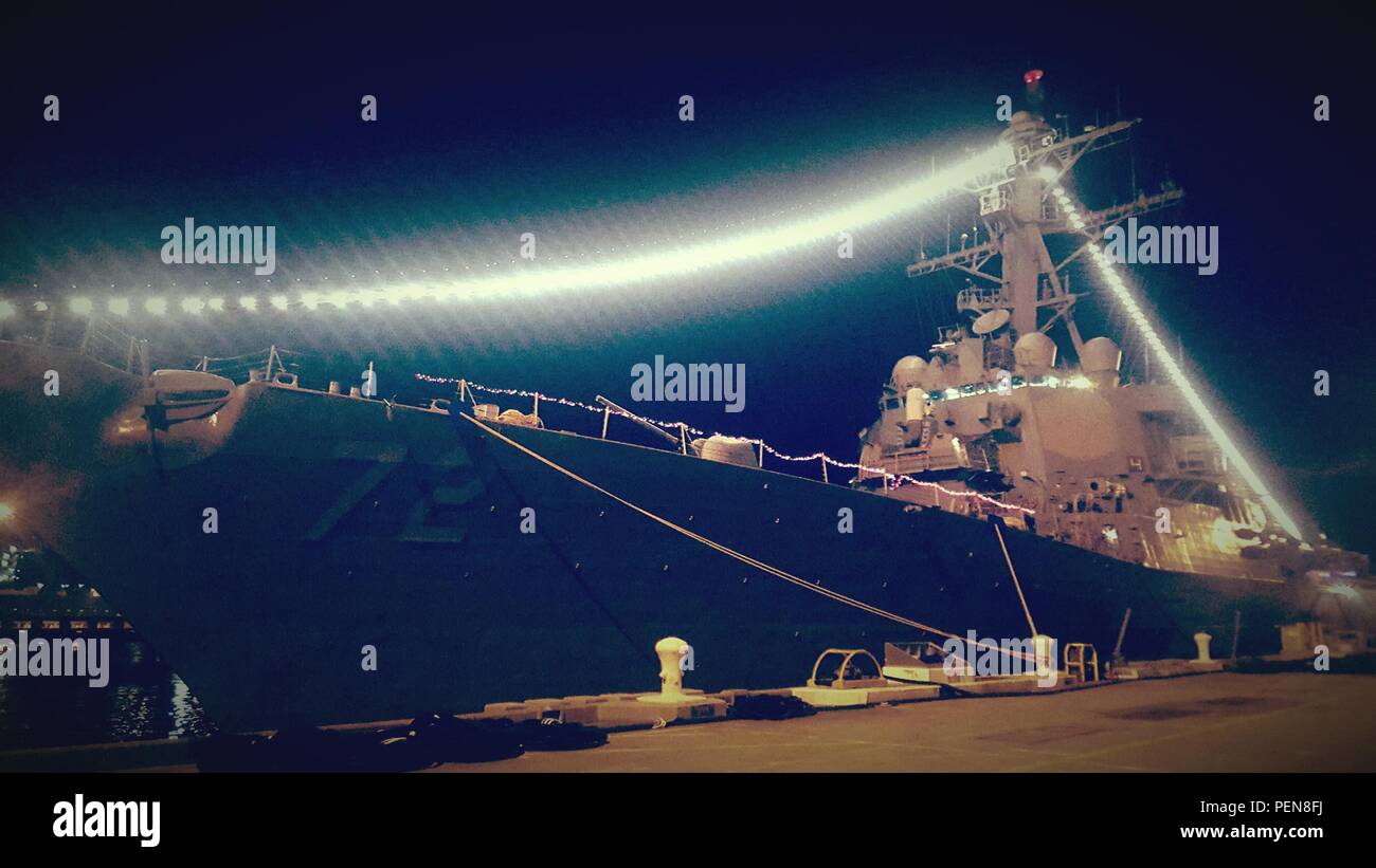 151225-N-SQ175-001 NORFOLK, Va (Dec. 25, 2015) The Arleigh Burke-class ...