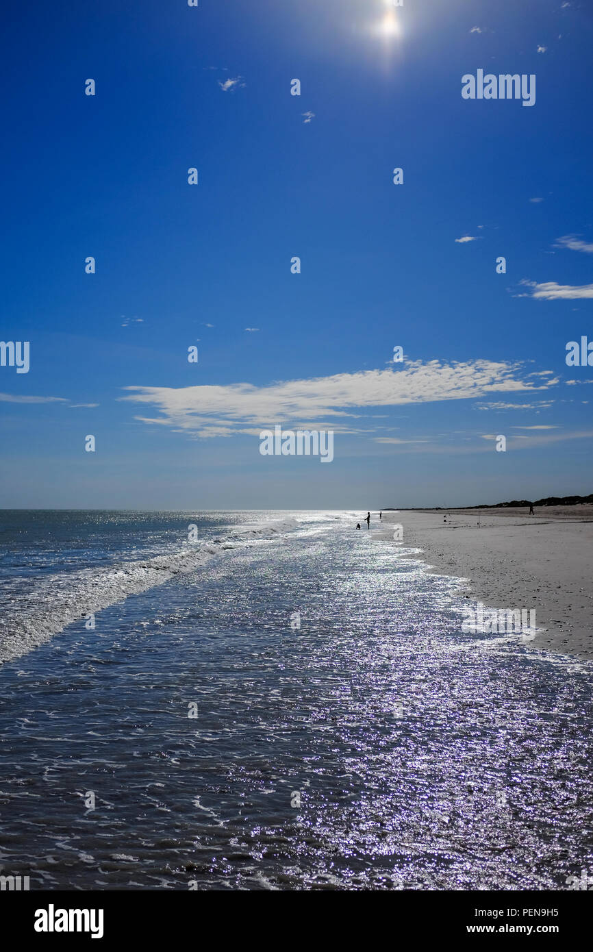 Sun rising over ocean hi-res stock photography and images - Alamy