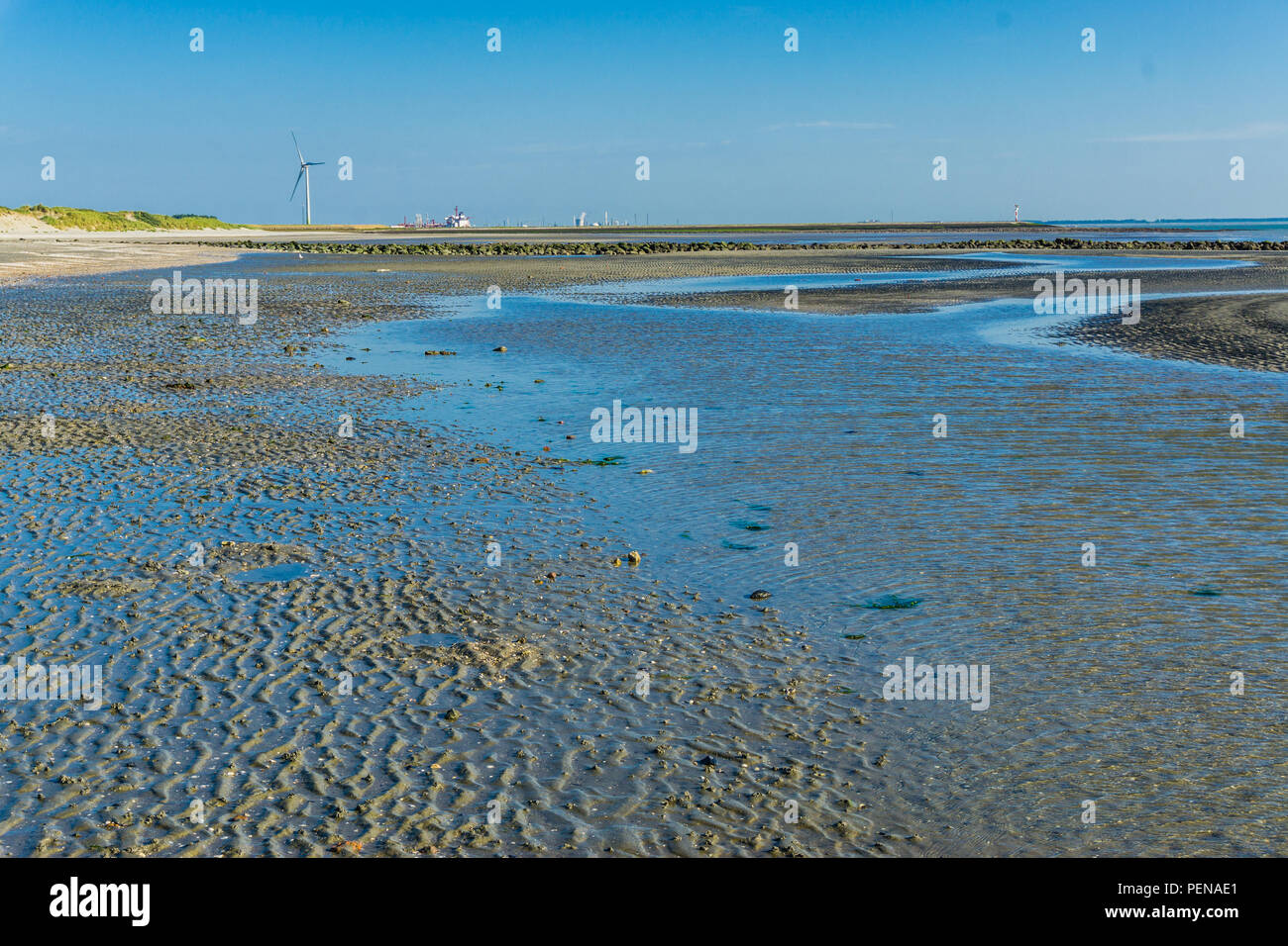 big water puddle that split of the ocean Stock Photo - Alamy