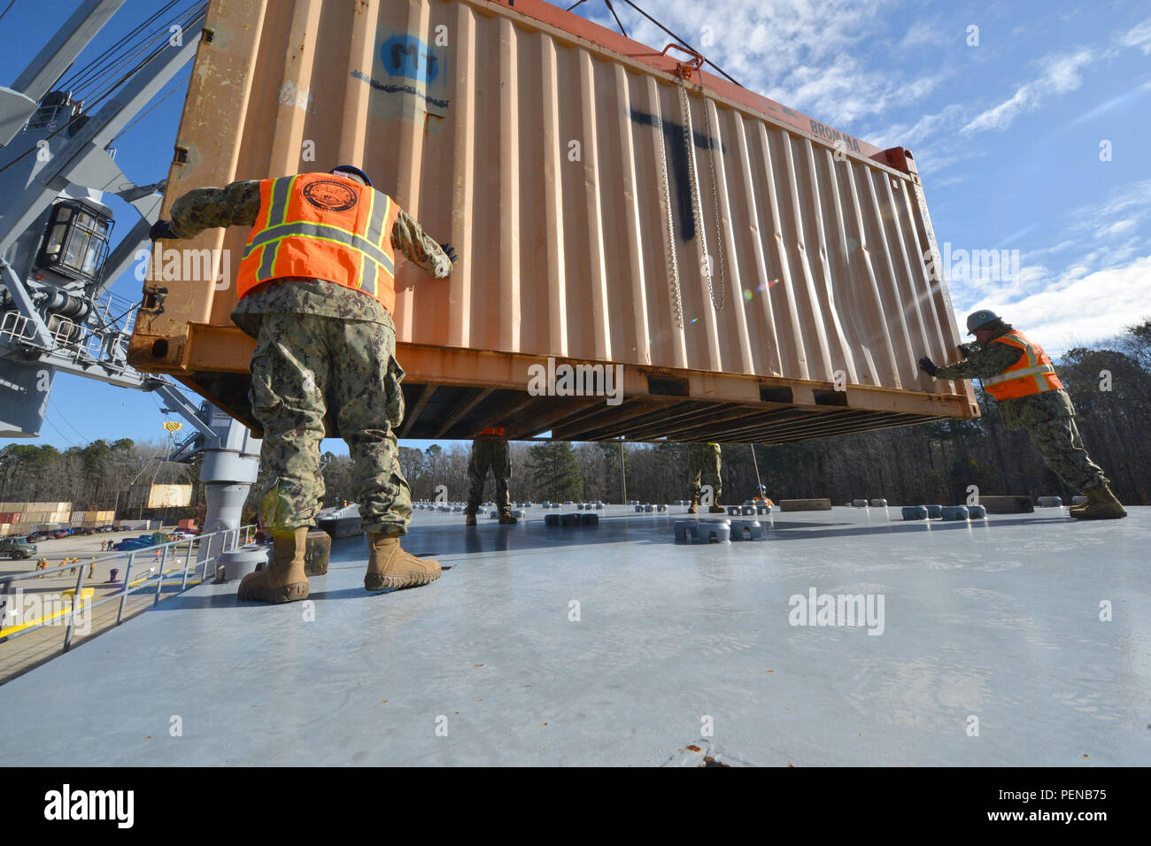 Sailors from Navy Cargo Handling Battalion 1 conduct container loading ...