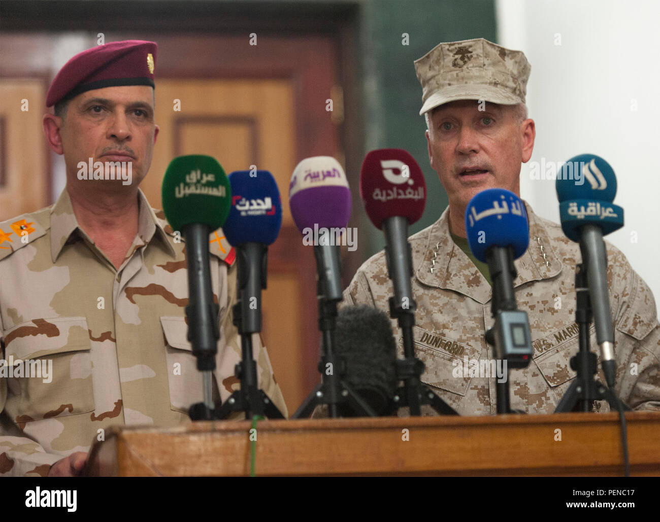 Joint chiefs of staff general jones hi-res stock photography and images ...