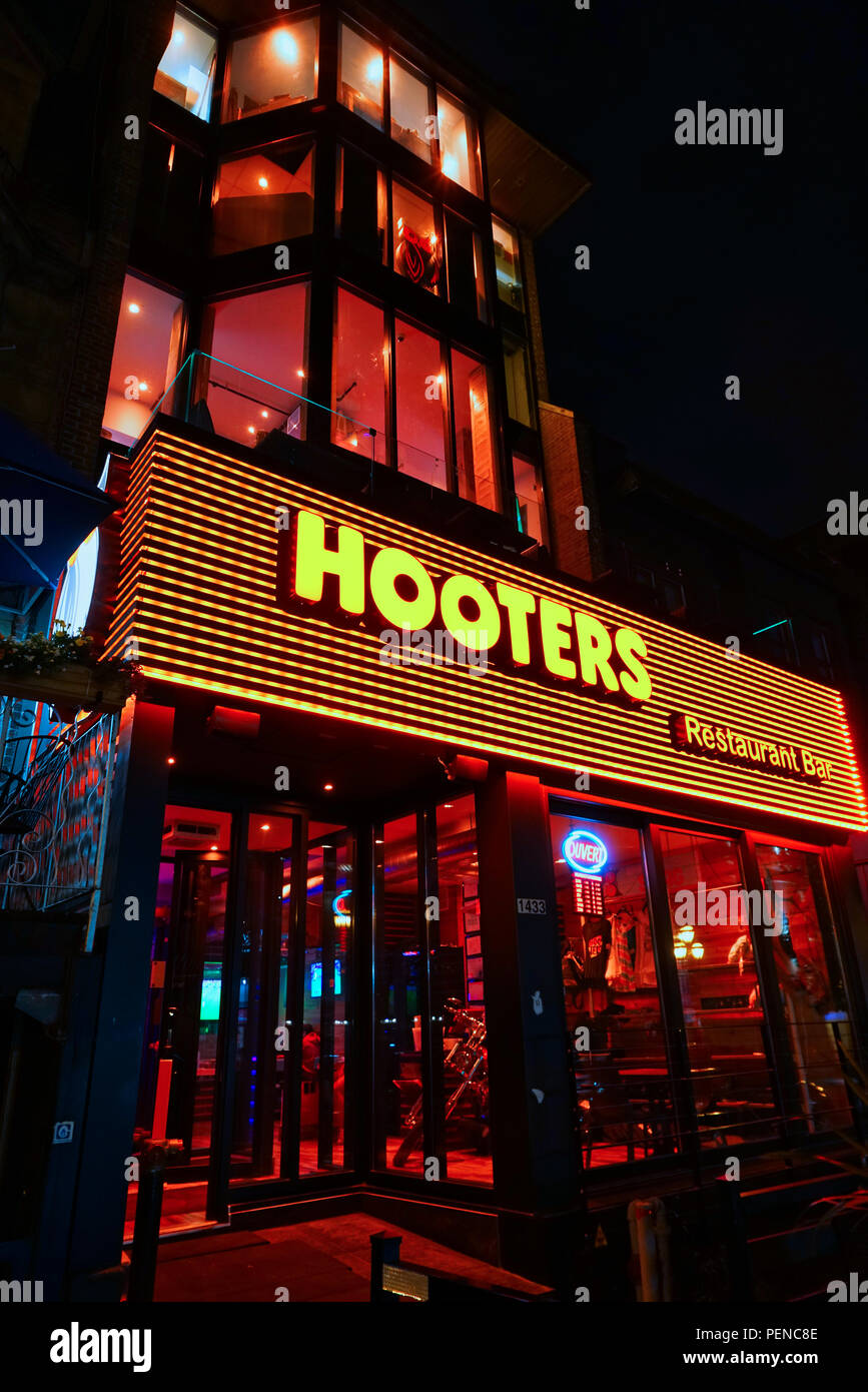 Montreal,Canada,15 August 2018.Hooters restaurant and bar on Crescent ...