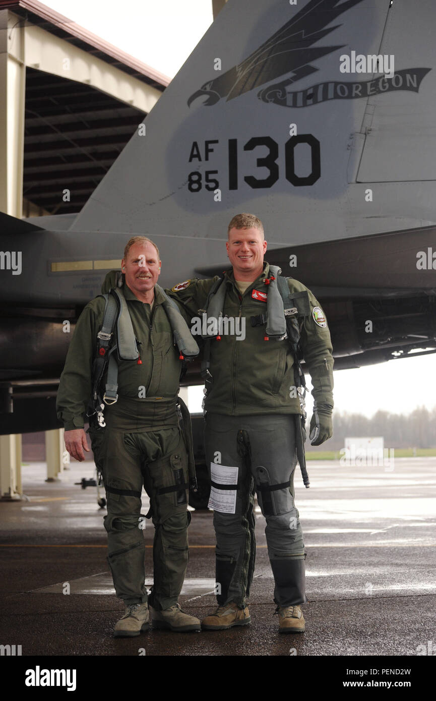Oregon Air National Guard Lt. Col. Todd Hofford, right, and Master Sgt ...