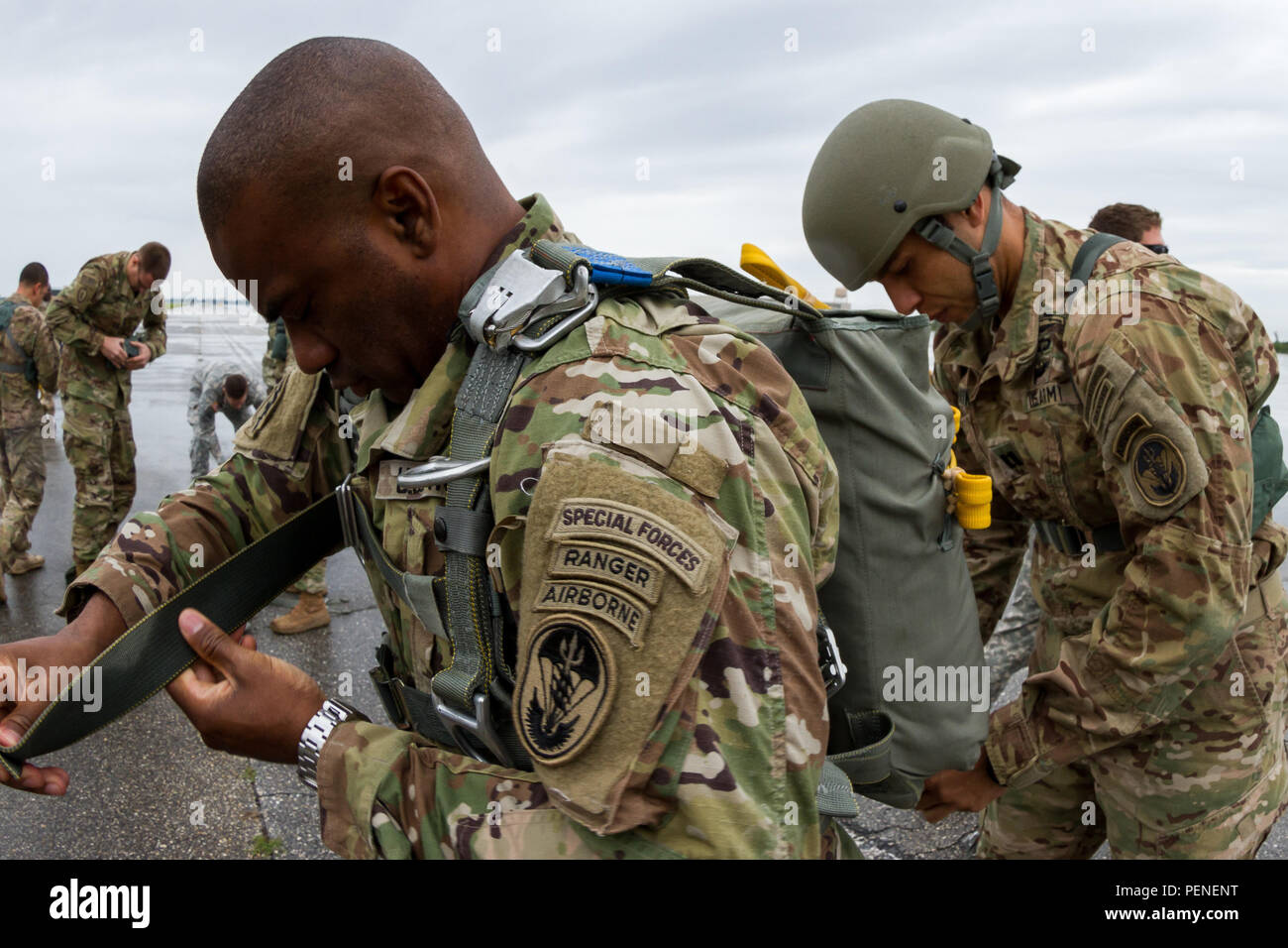 U.S. Army Soldiers assigned to Special Operations Command South help ...