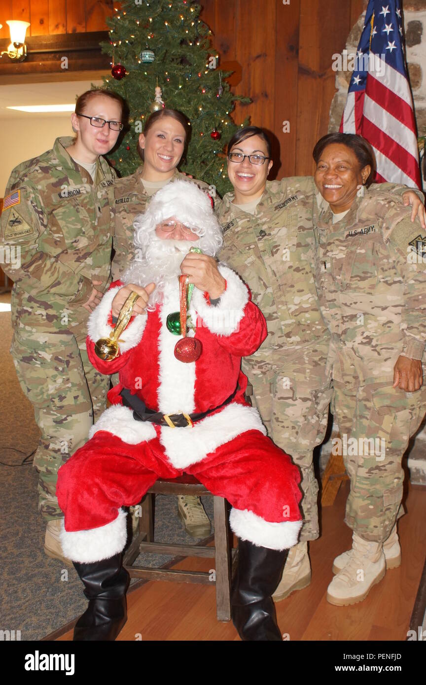 Soldiers of the 213th Personnel Company, 213th Regional Support Group ...